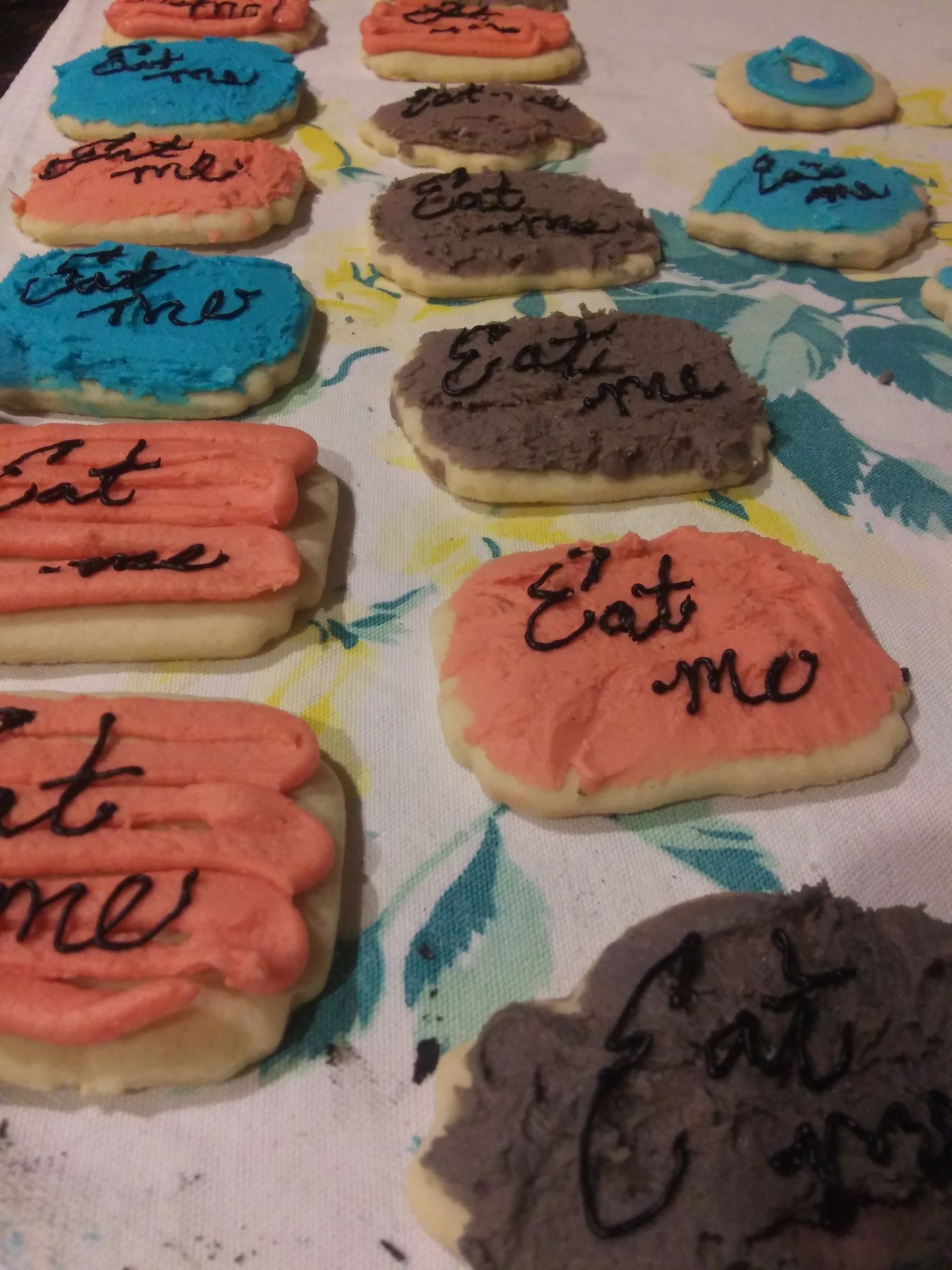 Alice in Wonderland "Eat Me" Cookies : 5 Steps - Instructables