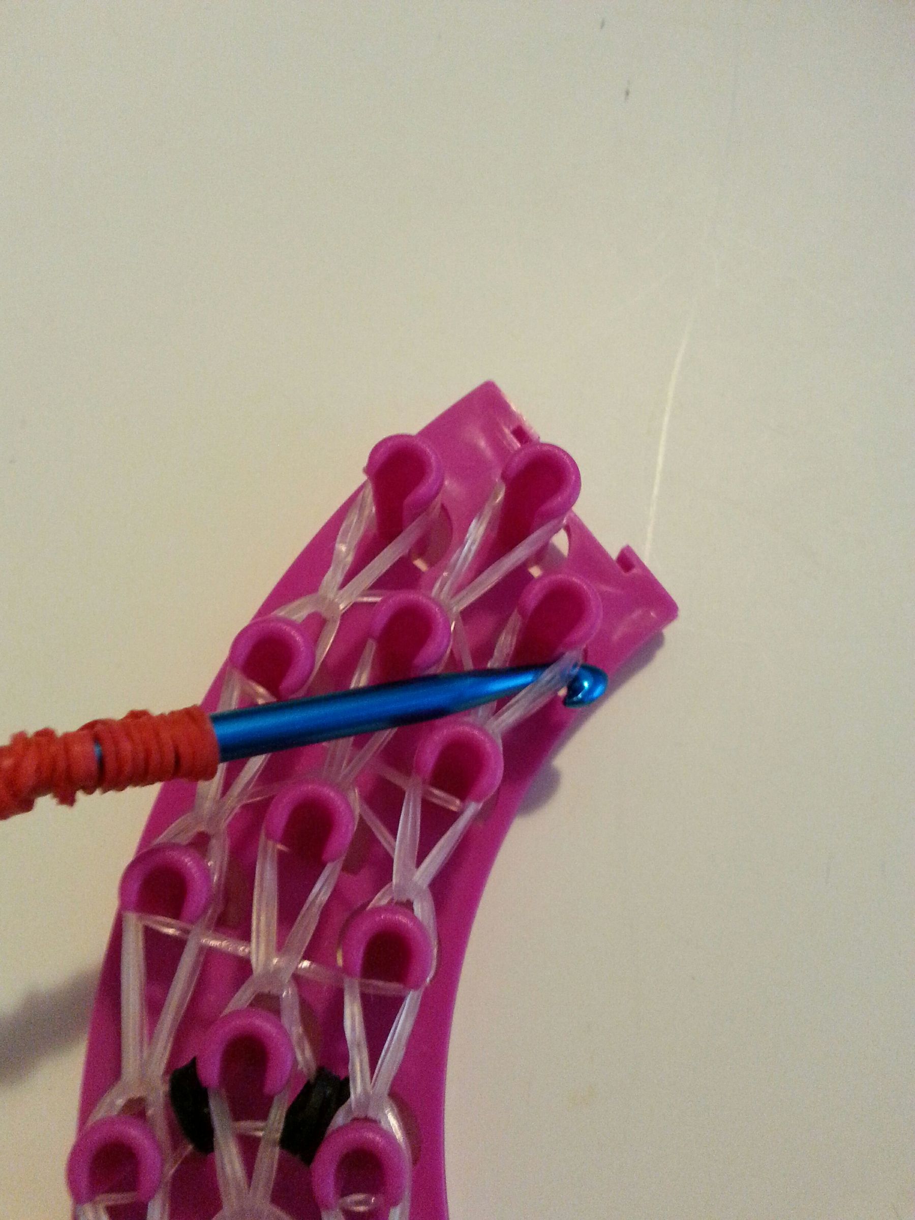 Rainbow Loom Ghost Charm : 10 Steps - Instructables