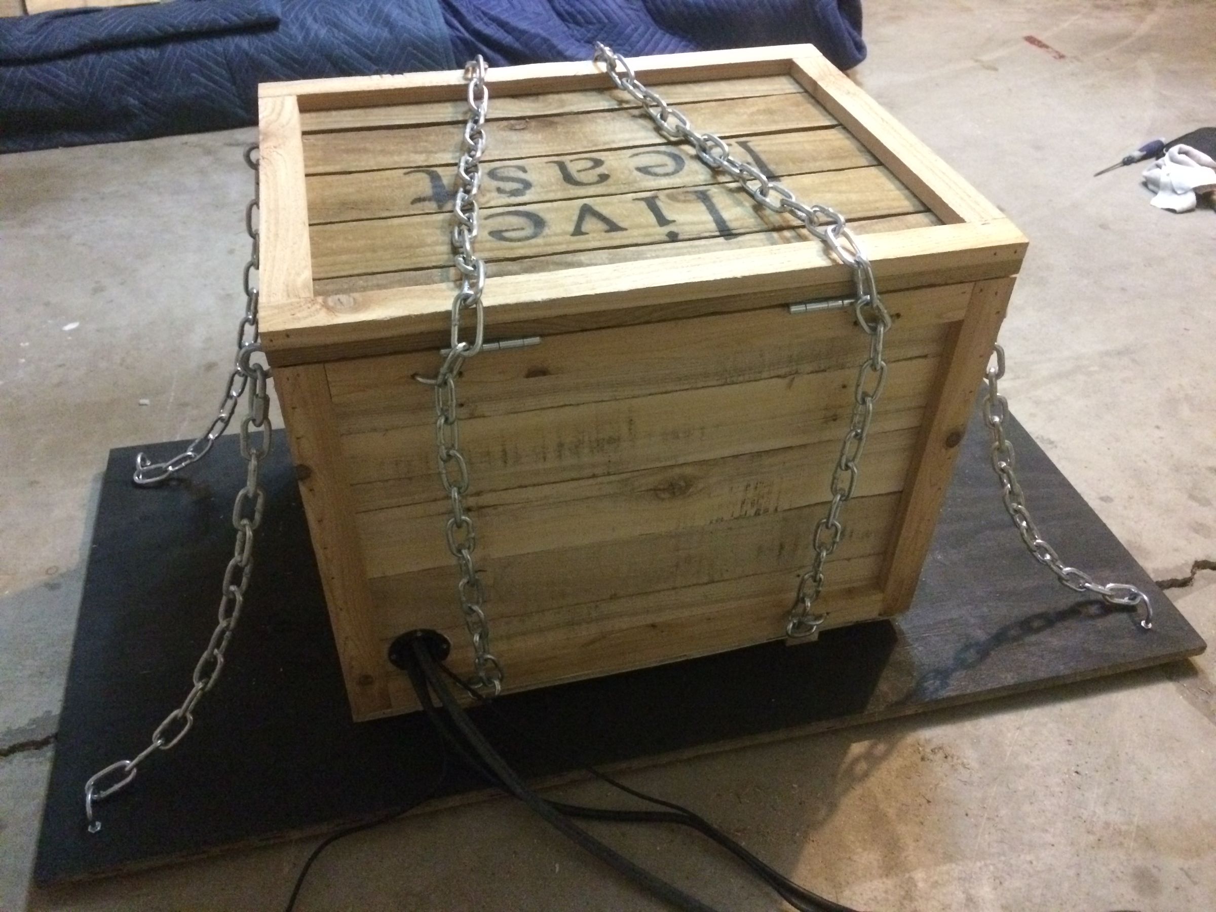 Monster-In-A-Box Halloween Prop (Part 2, the Guts) : 9 Steps (with ...