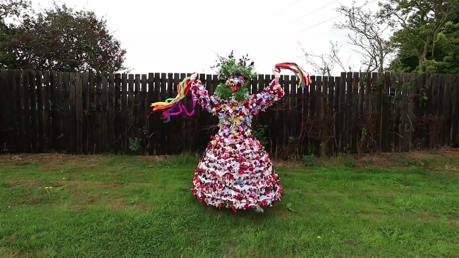 Midsommar May Queen Halloween Costume : 8 Steps - Instructables