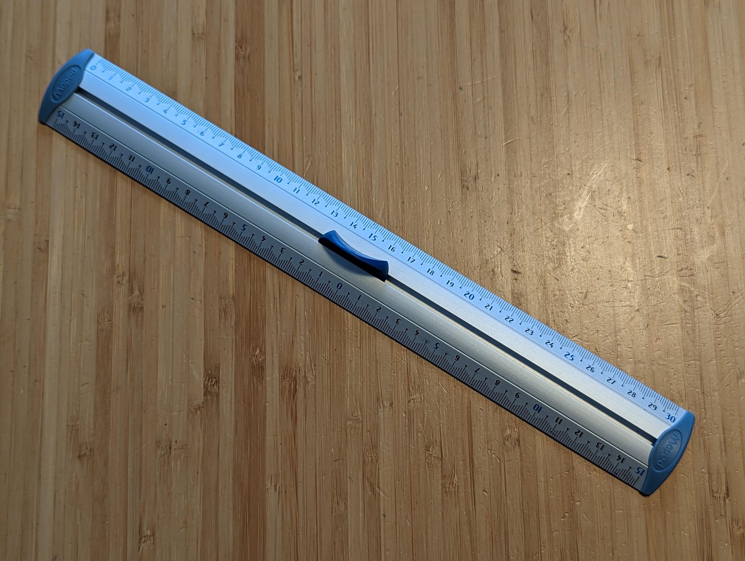 Magnetic Ruler for One Hand Use - Règles Magnétiques Pour Utilisation À ...