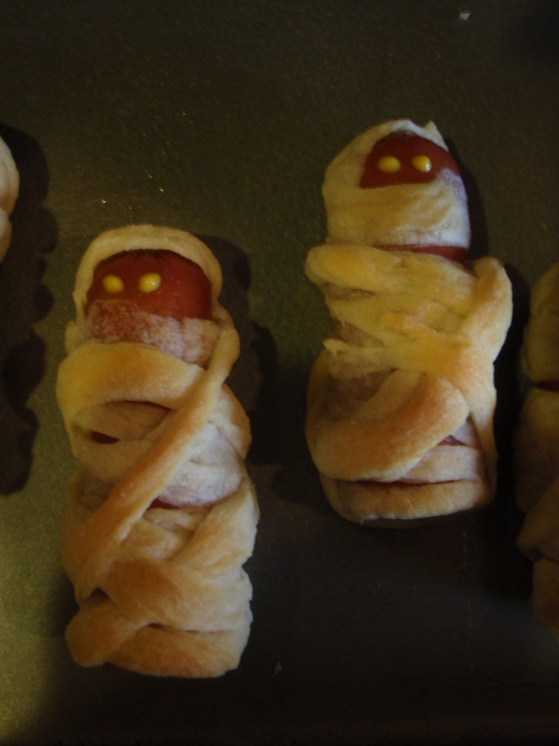 Mummy Dogs : 4 Steps (with Pictures) - Instructables