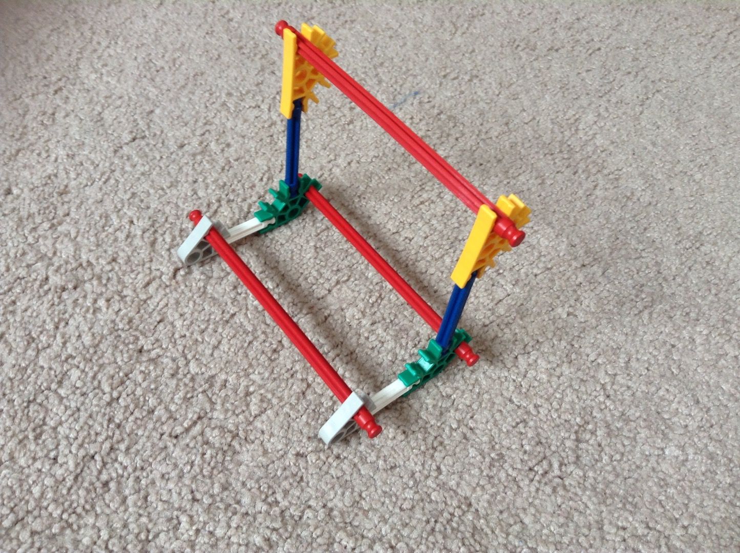 KNEX IPhone/IPod/IPad Stand : 4 Steps (with Pictures) - Instructables
