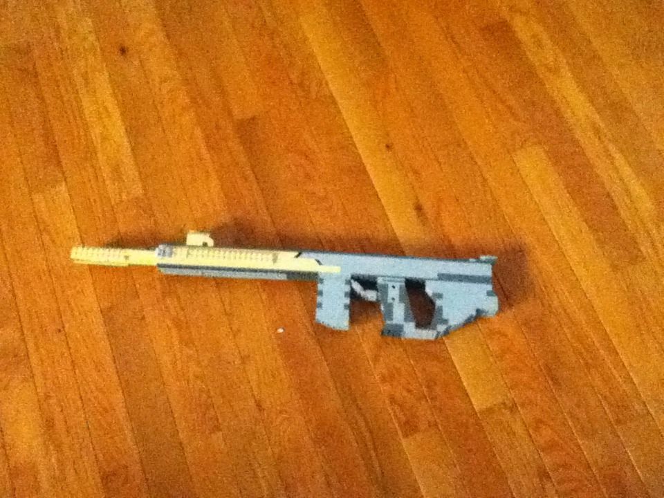 Futuristic Lego Assault Rifle : 4 Steps - Instructables
