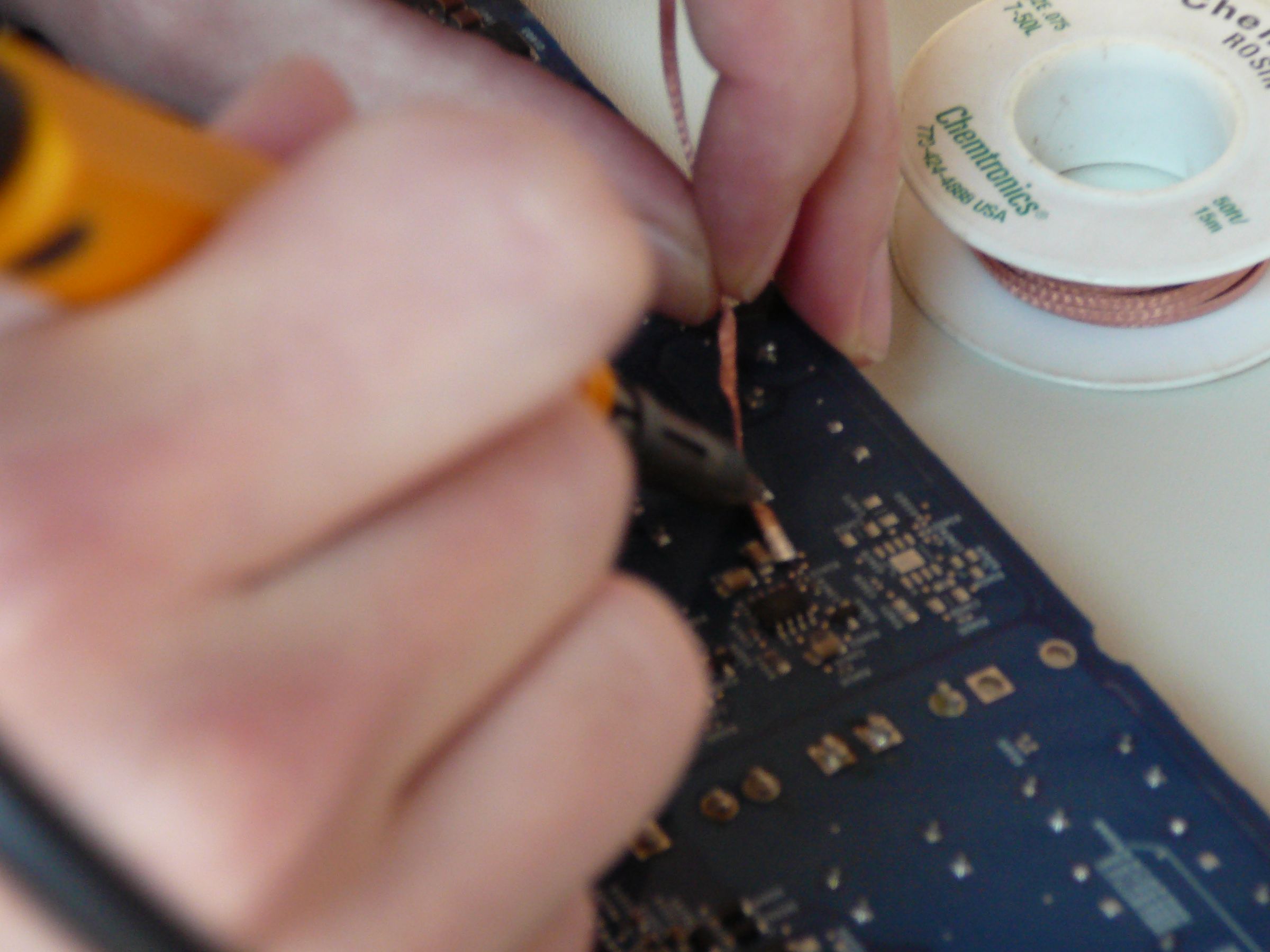 Imac G5 DIY Capacitors Repair : 9 Steps (with Pictures) - Instructables