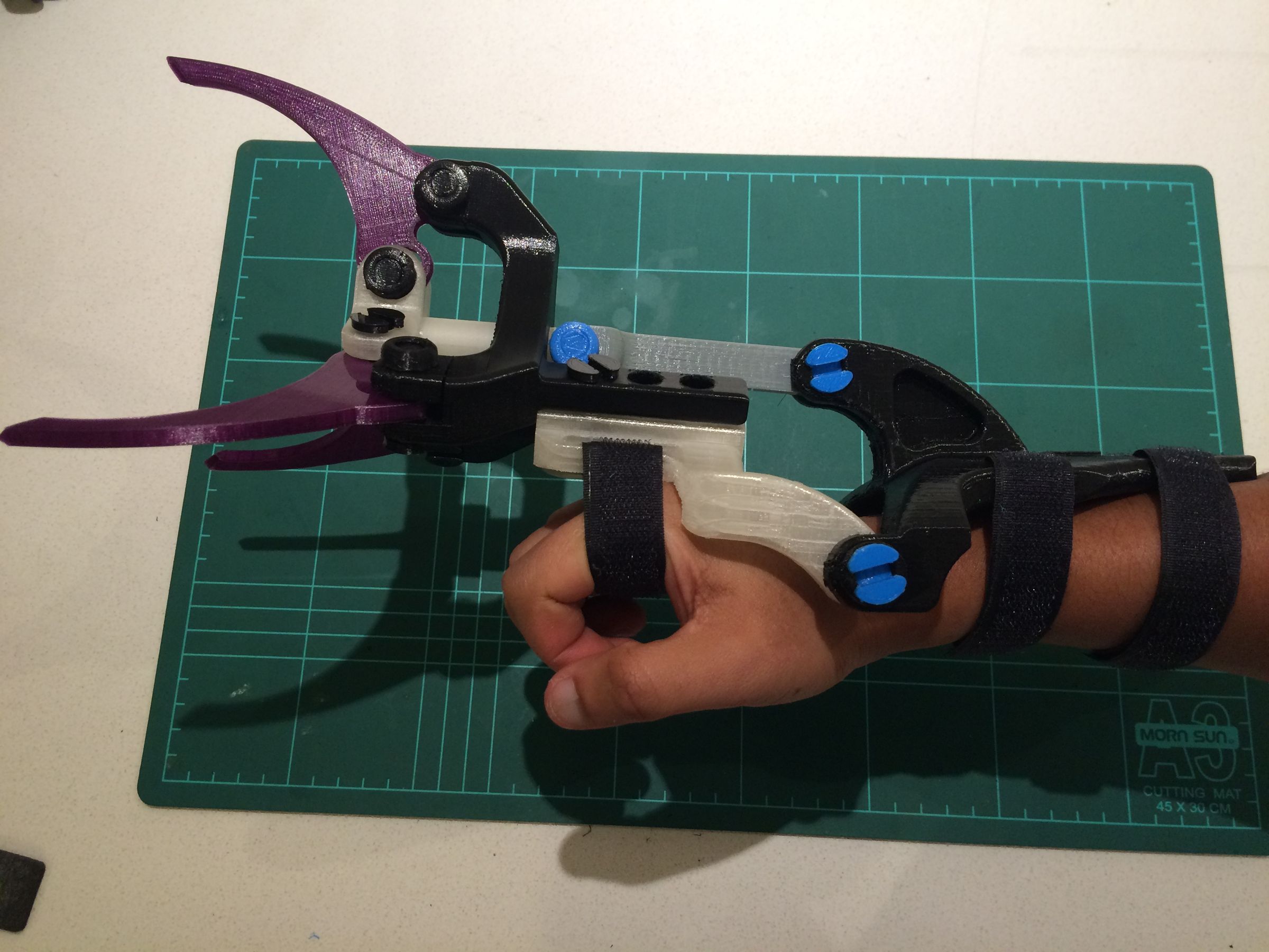 Black Ram Hand (Robotic/Prosthetic Hybrid) : 8 Steps (with Pictures ...