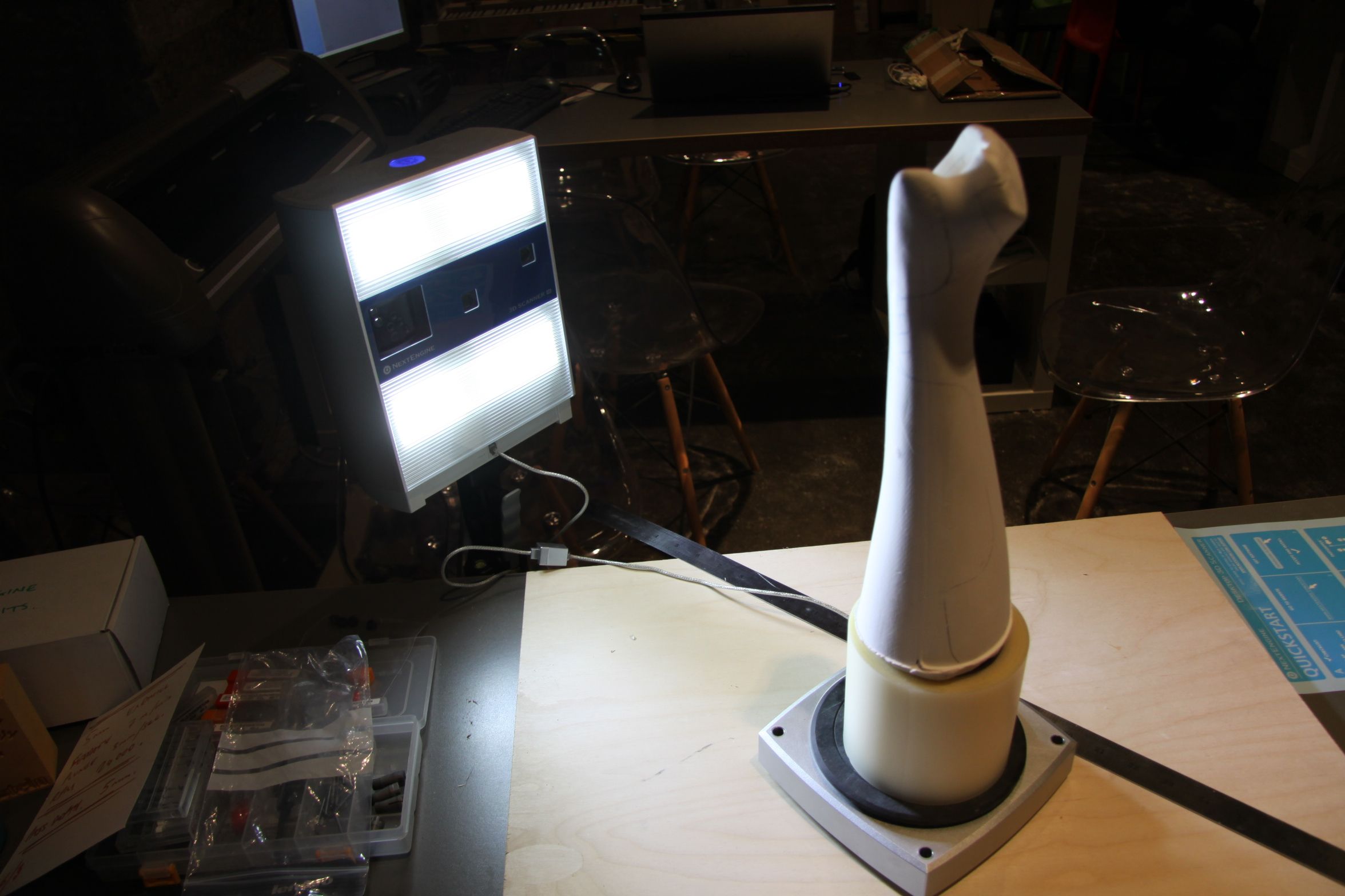 3D Scanning Using the NextEngine 3D Scanner HD : 13 Steps (with ...