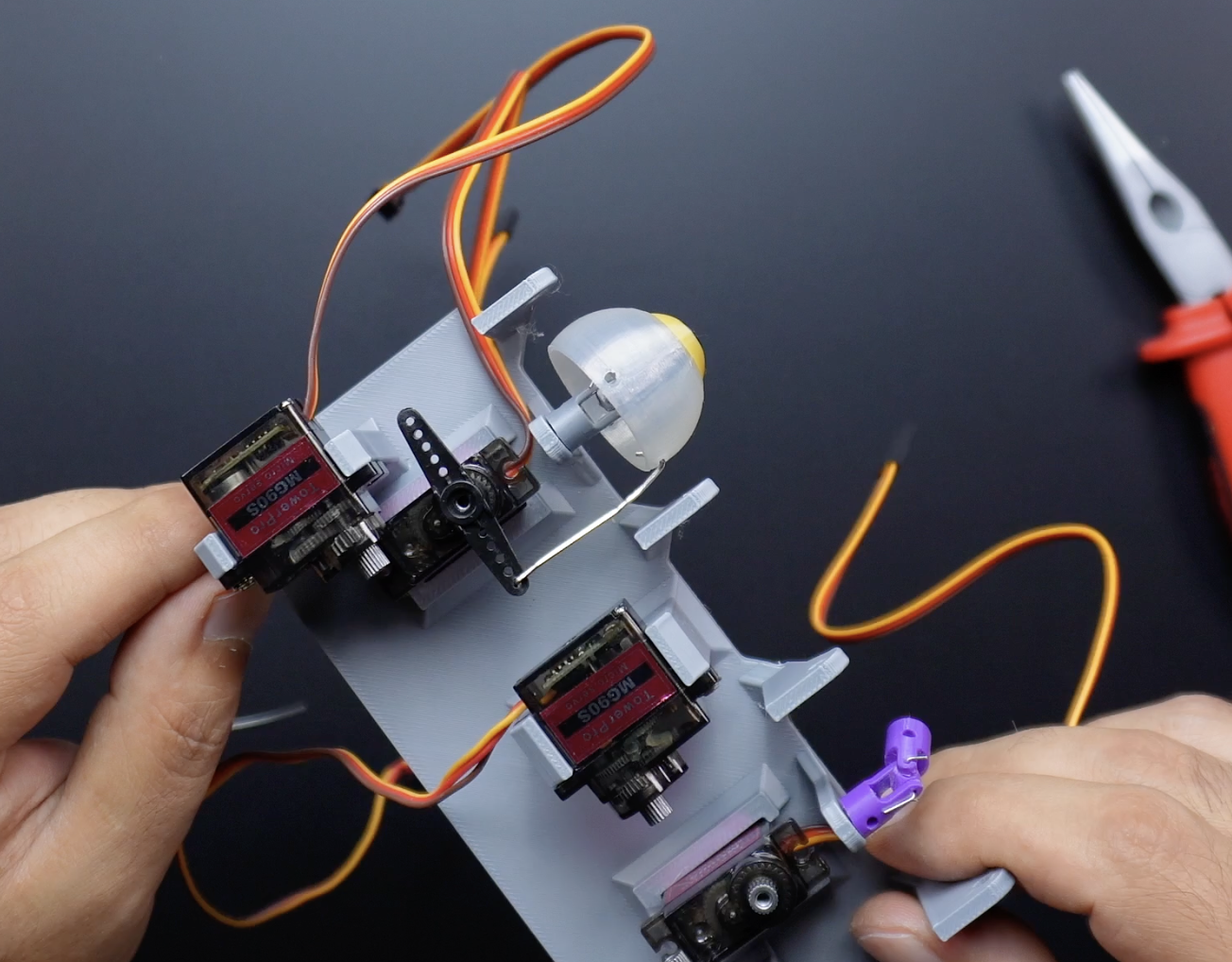 Face With Animatronic Eyes, Motion Detection and Voice : 6 Steps (with ...