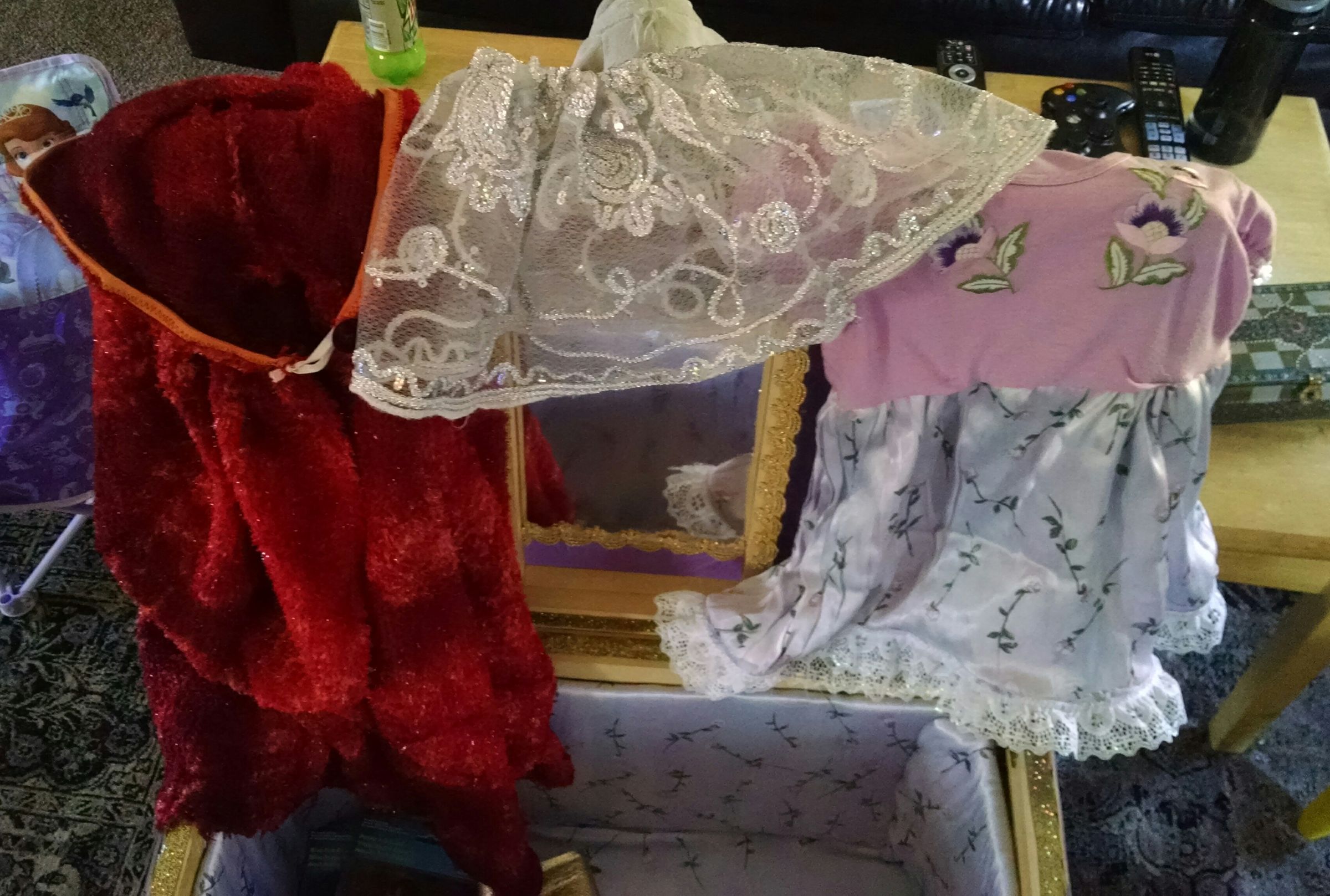Princess Dress Up Trunk : 5 Steps - Instructables
