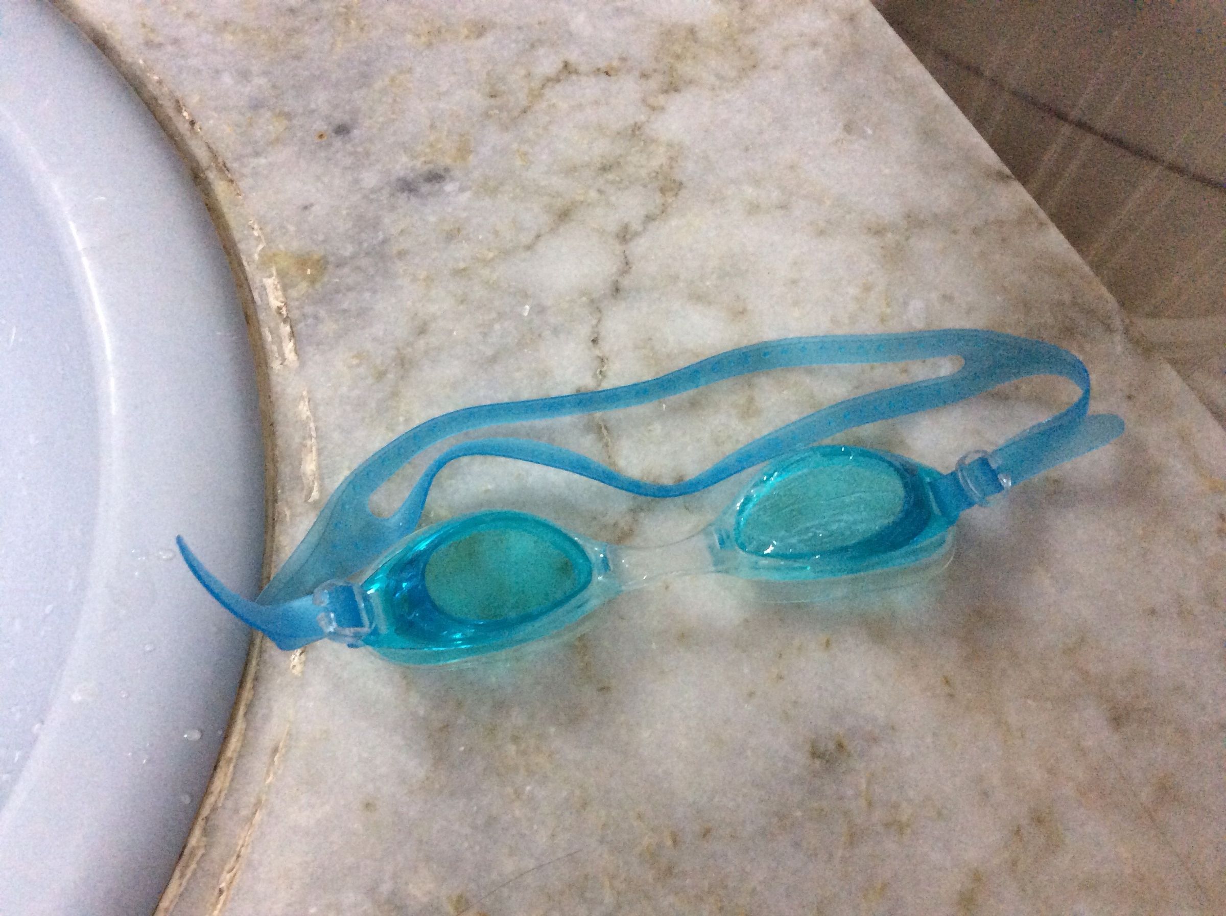 ANTI-FOG YOUR SWIMMING GOGGLES : 4 Steps - Instructables