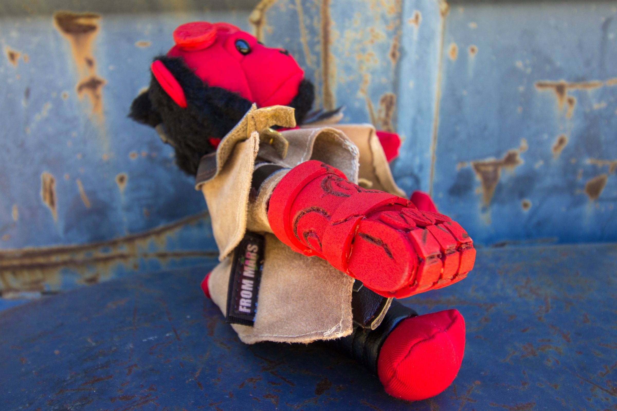 Hellboy Comic Con Costume (For Timmy the ThinkGeek Monkey) : 8 Steps ...