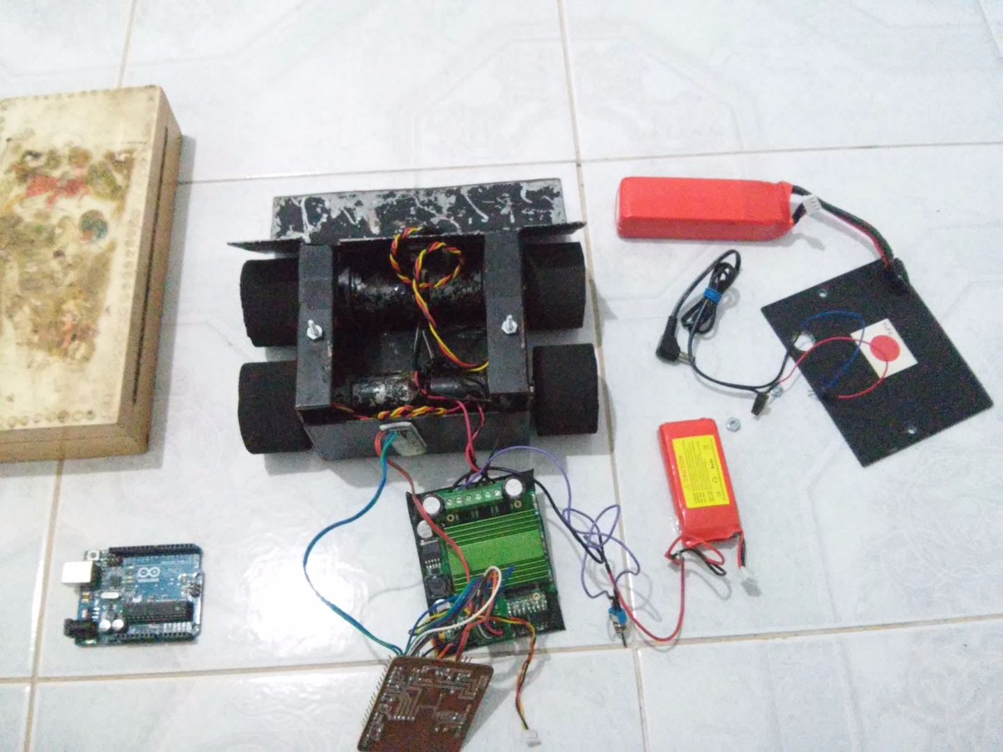 Robot Controlado Por Bluetooth : 3 Steps - Instructables