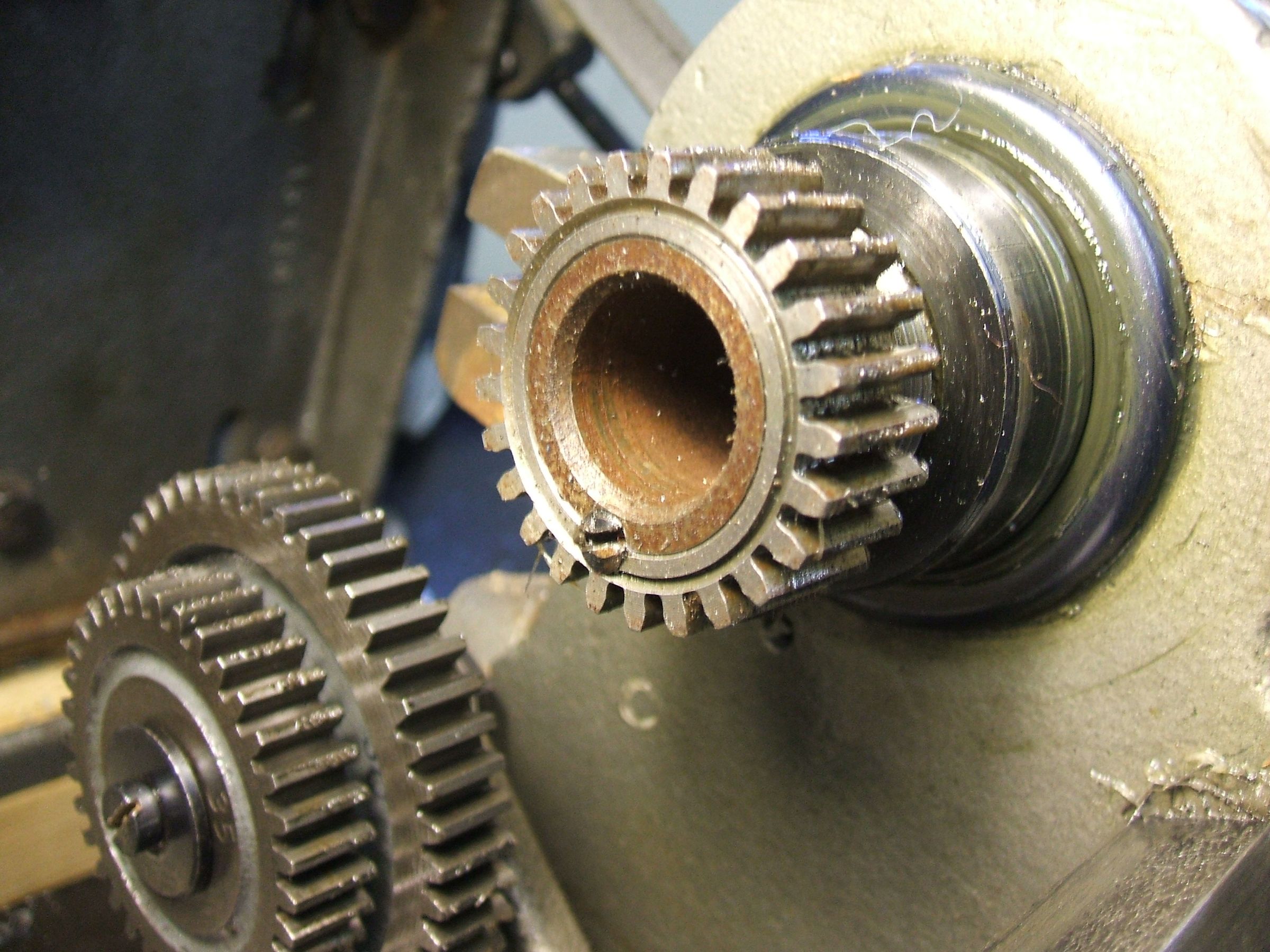 Stripping a Myford ML10 Lathe (Speed 10) Headstock - Taper Roller ...