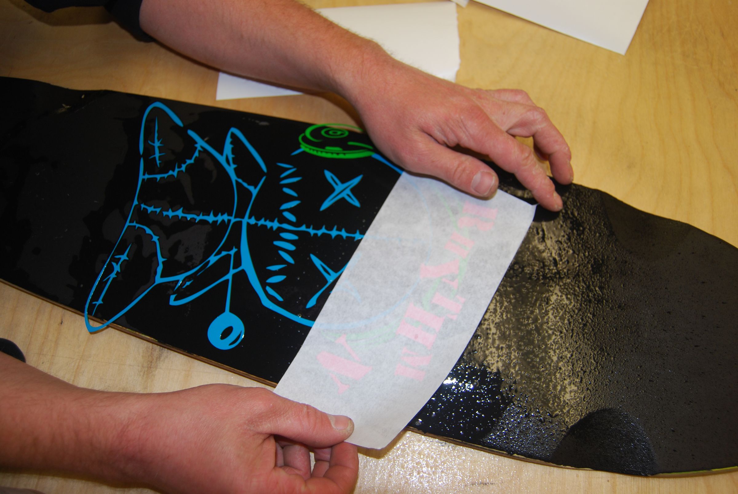Applying Vinyl to Curved Surfaces : 4 Steps (with Pictures) - Instructables