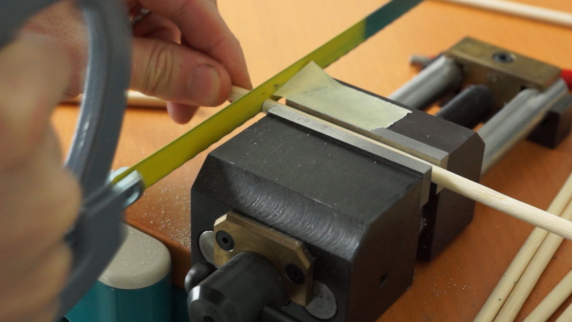 Box Shelf Clever Attached to Wire Rope : 6 Steps (with Pictures ...