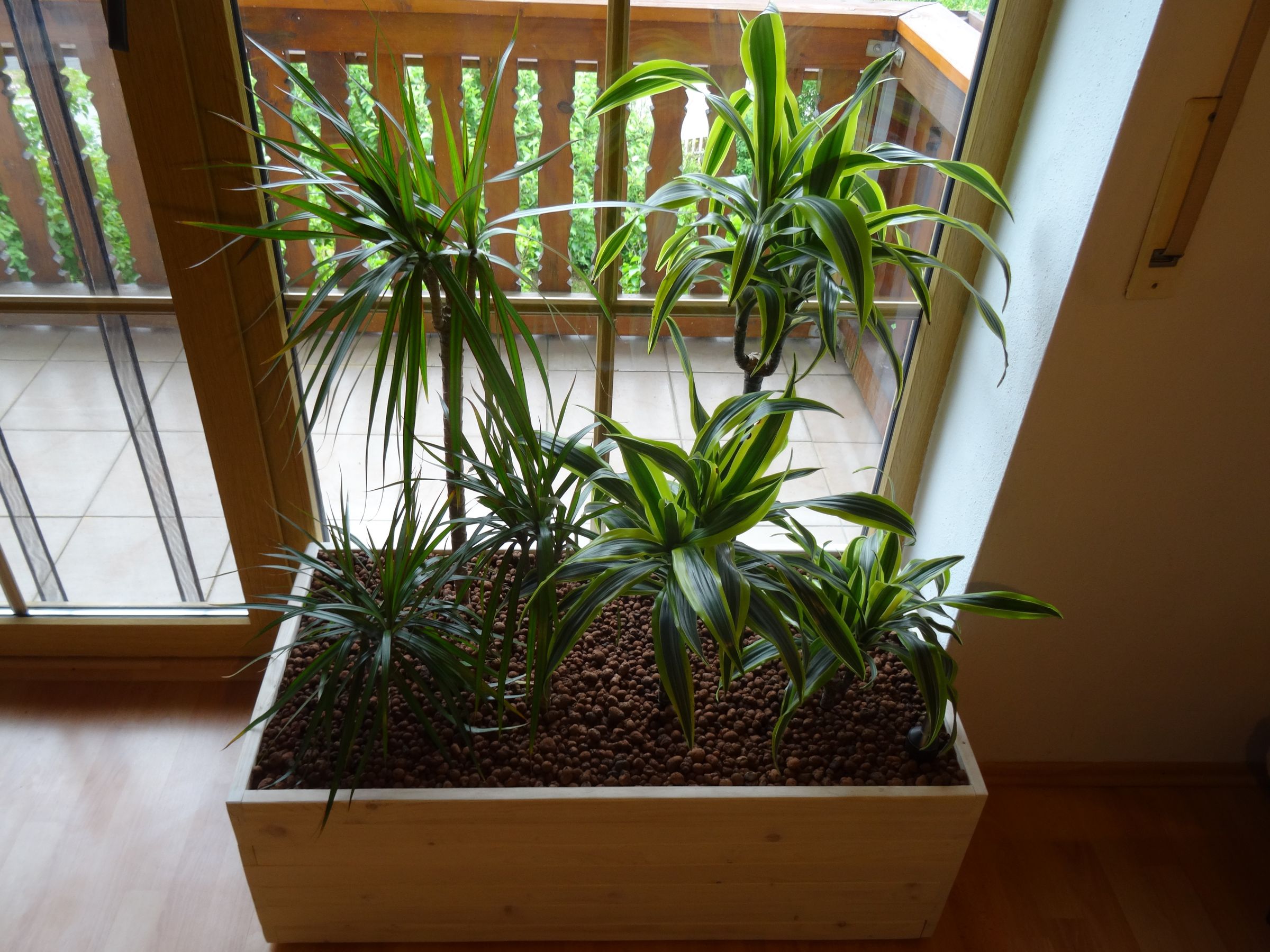 Flower Box With Hydroculture : 7 Steps - Instructables