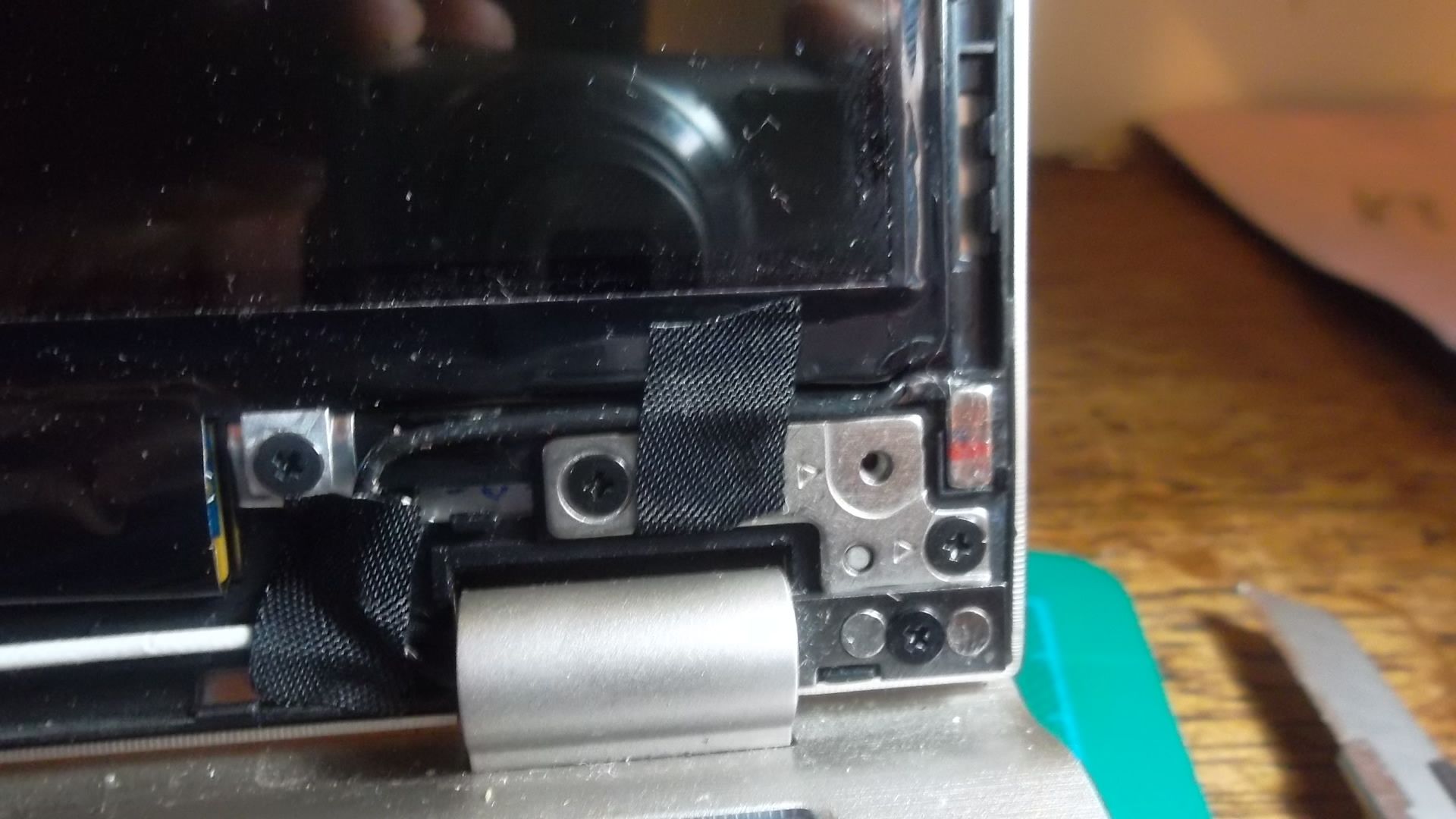 Repair Broken Hinges/case of Asus U46E-BAL5 Laptop : 8 Steps ...