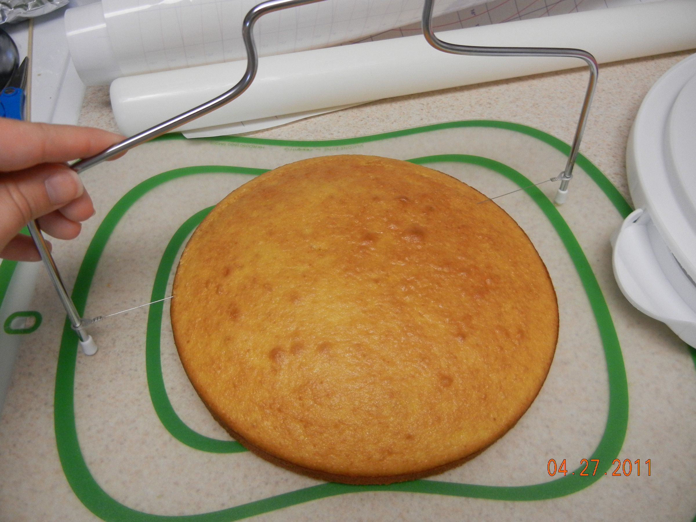 Basic Fondant Cake : 5 Steps (with Pictures) - Instructables