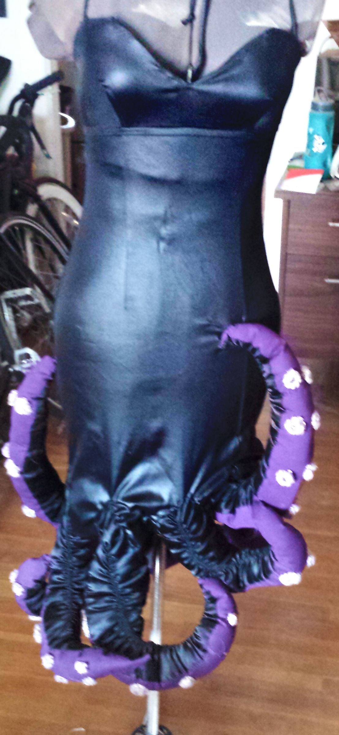 Ursula Octopus Dress : 6 Steps - Instructables