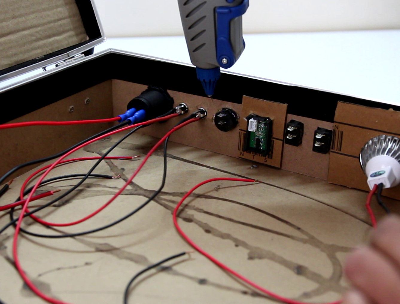 DIY Solar Power Generator V1.0 : 17 Steps (with Pictures) - Instructables