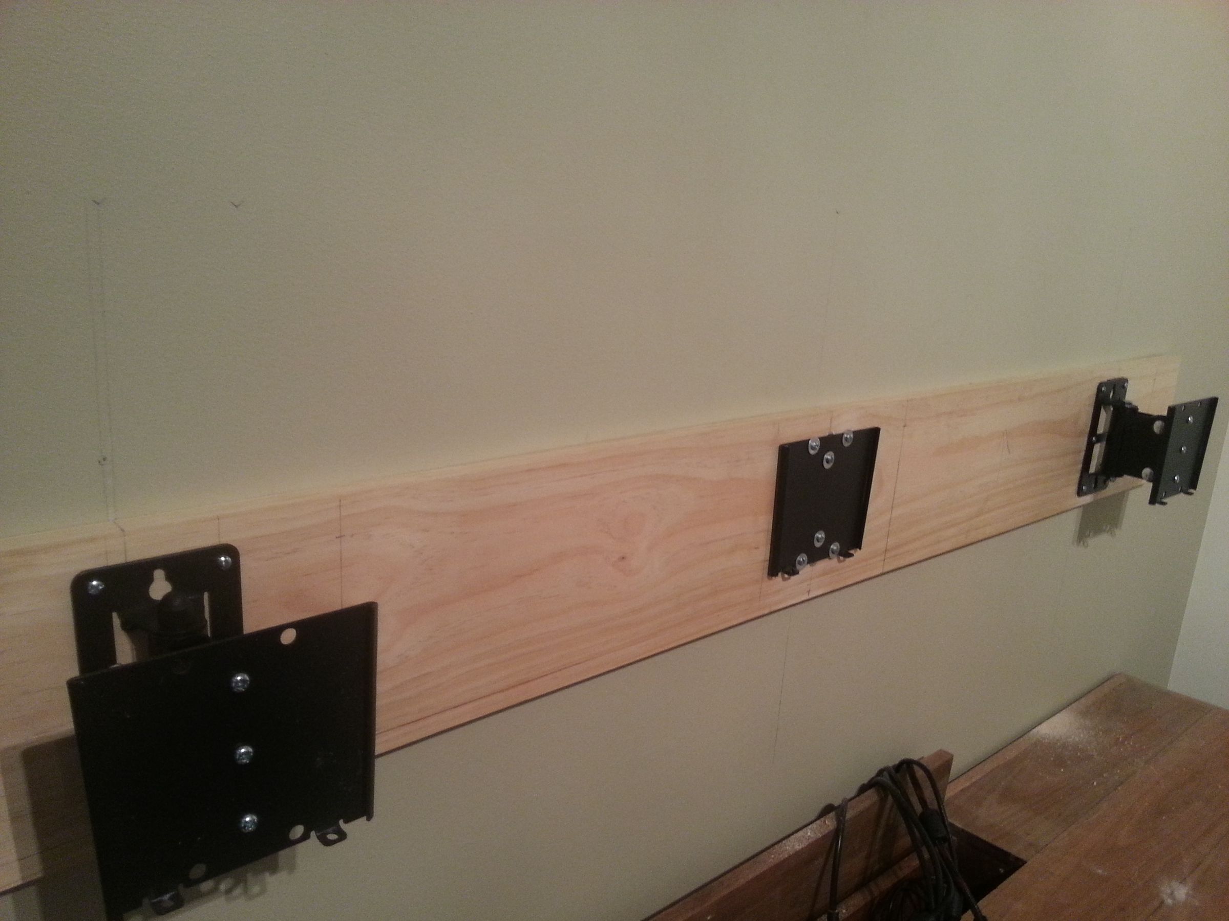 Triple Monitor Wall Mount : 6 Steps - Instructables