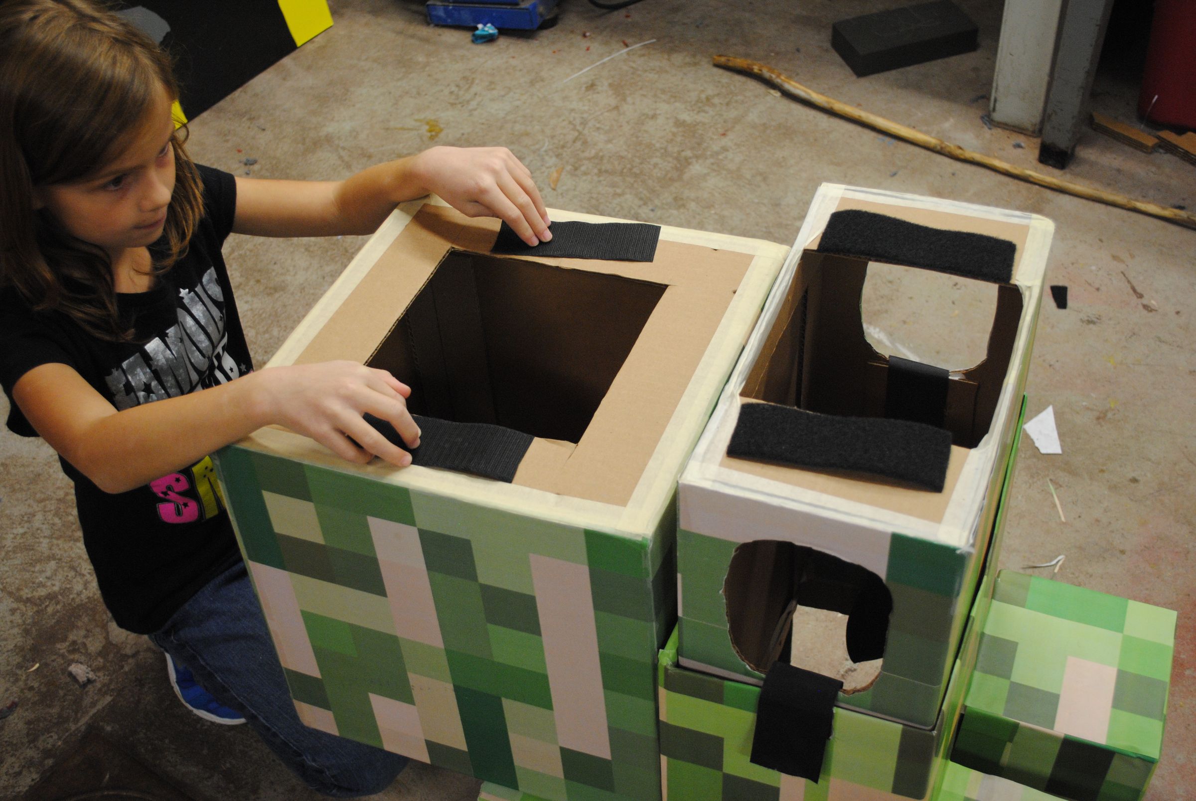 Telescoping Minecraft Creeper Costume : 7 Steps (with Pictures ...