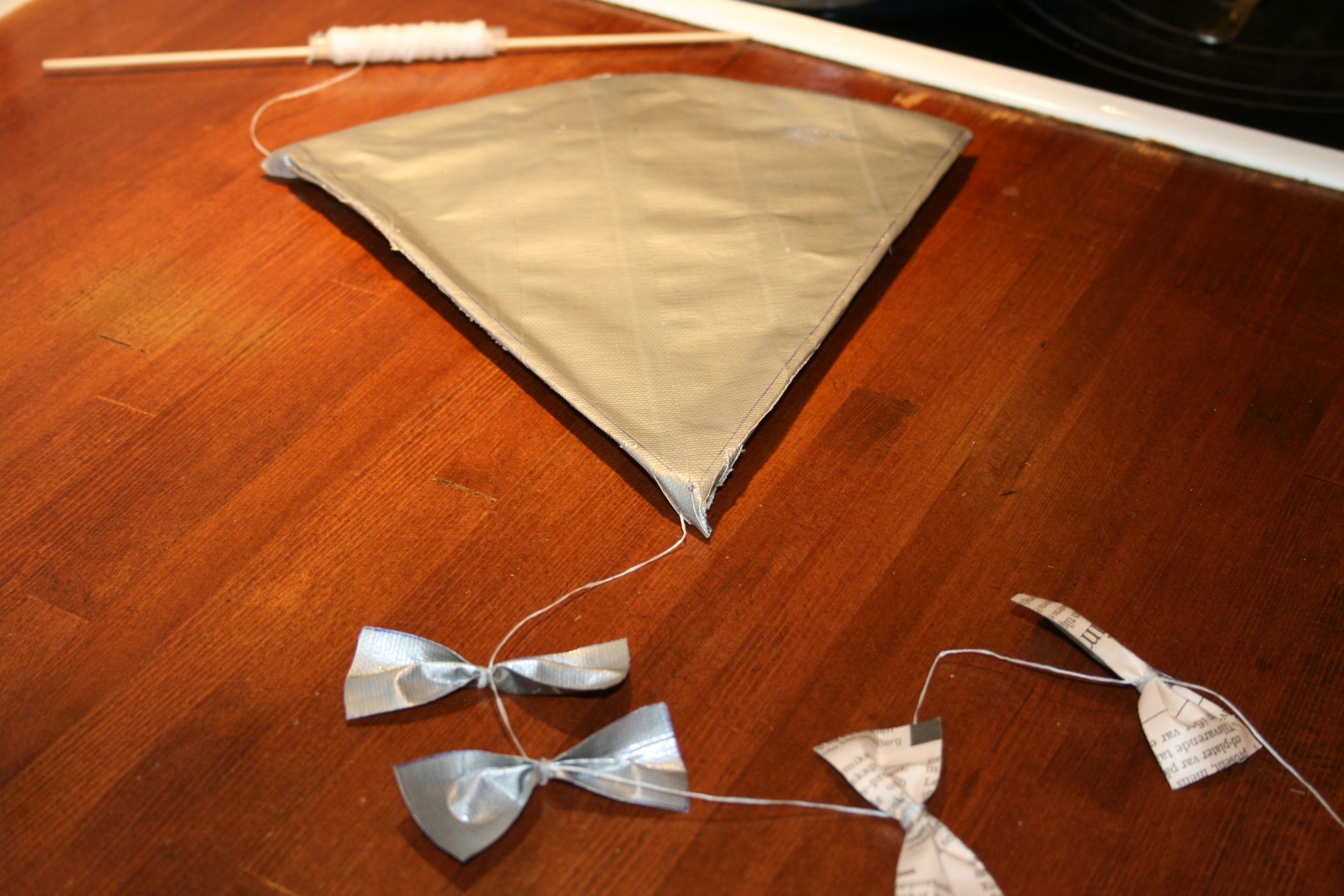 Duct Tape Kite! : 9 Steps - Instructables