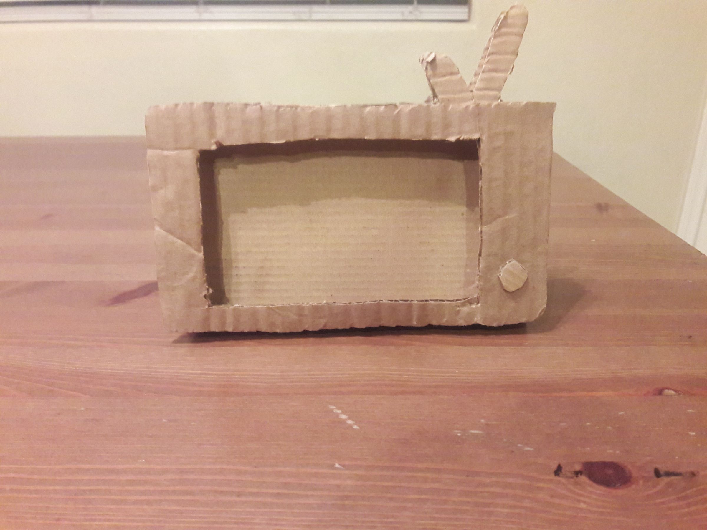 Cardboard Phone Tv : 7 Steps (with Pictures) - Instructables
