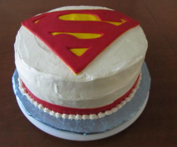 How to Decorate a Superman Cake : 7 Steps (with Pictures) - Instructables