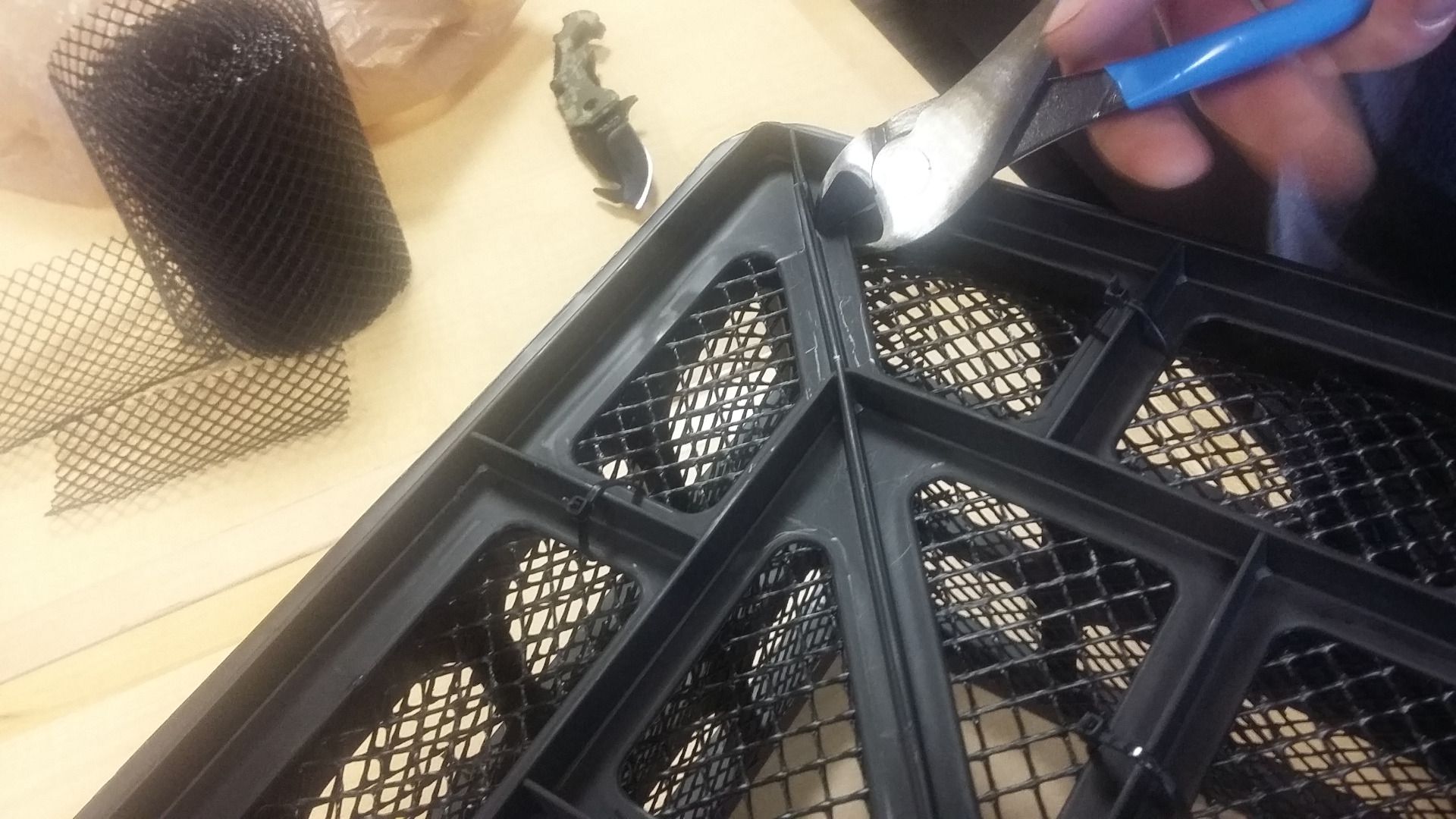 Milk Crate Live Trap : 9 Steps - Instructables