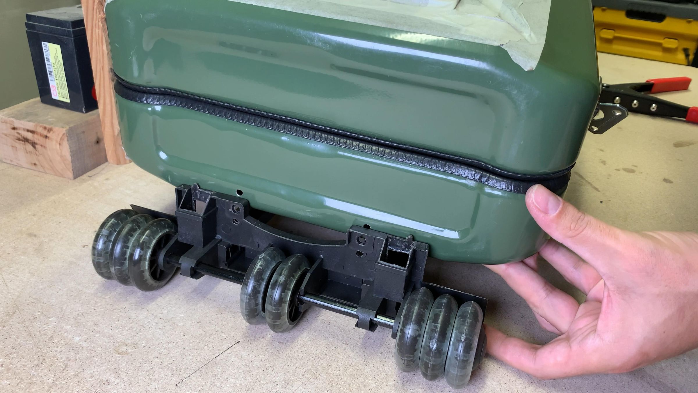 A Suitcase From Jerry Can : 16 Steps (with Pictures) - Instructables