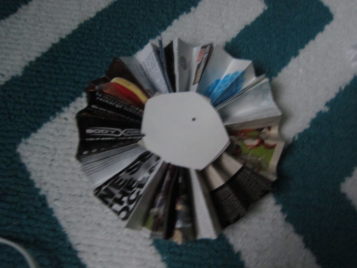 DIY Magazine Wall Decor :) : 5 Steps - Instructables