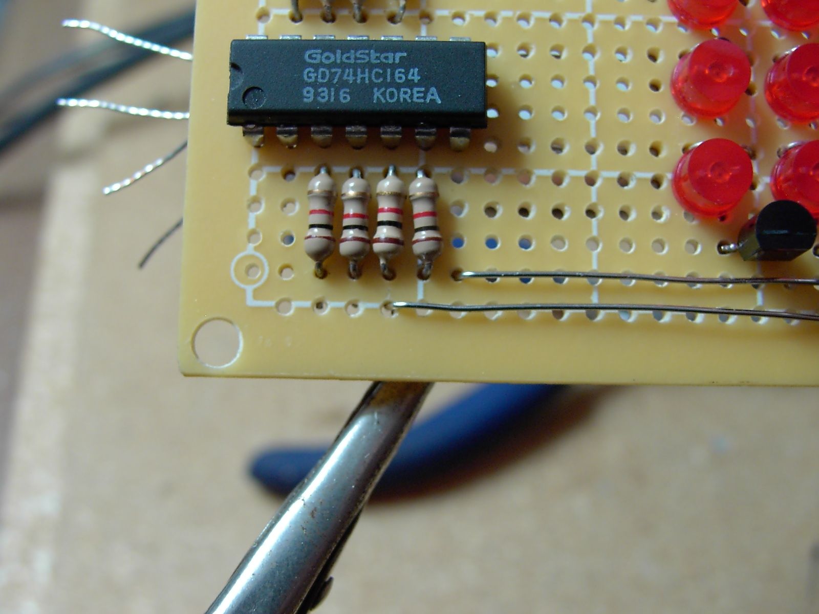 Single Chip, 2 Wire 4x4 LED Matrix - Instructables