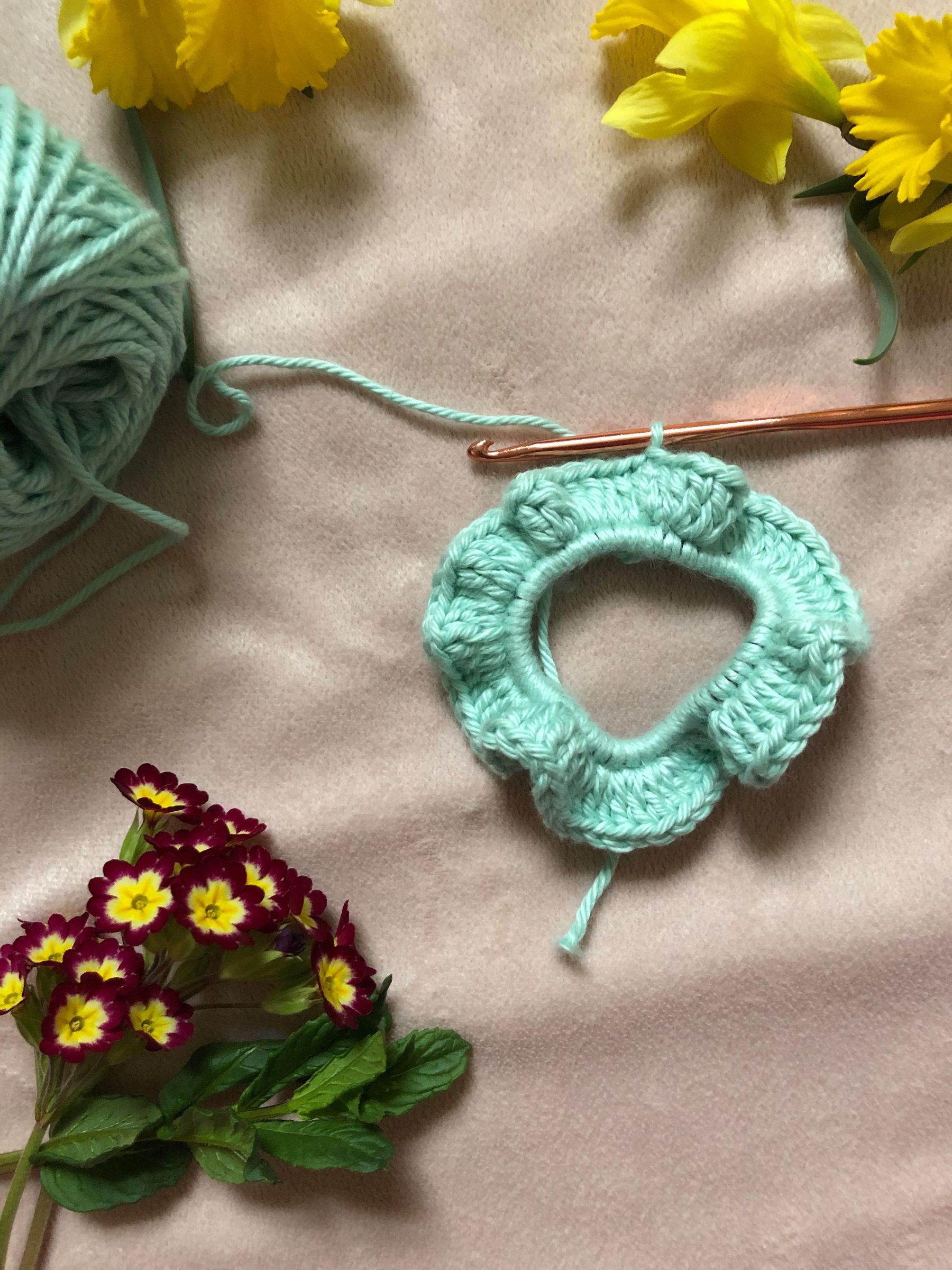 Crochet Ruffle Scrunchie! : 4 Steps (with Pictures) - Instructables