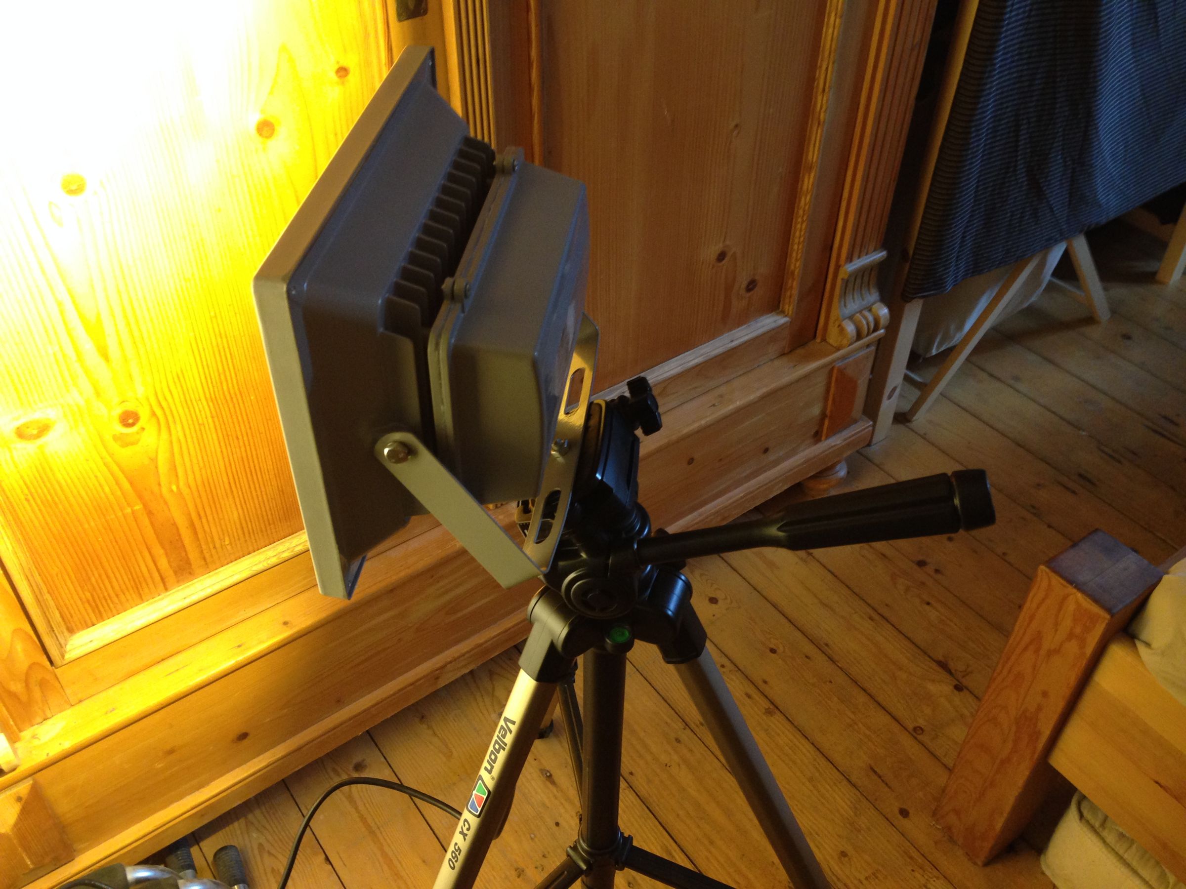 Work Light / Flood Light Meets Camera Tripod : 5 Steps - Instructables