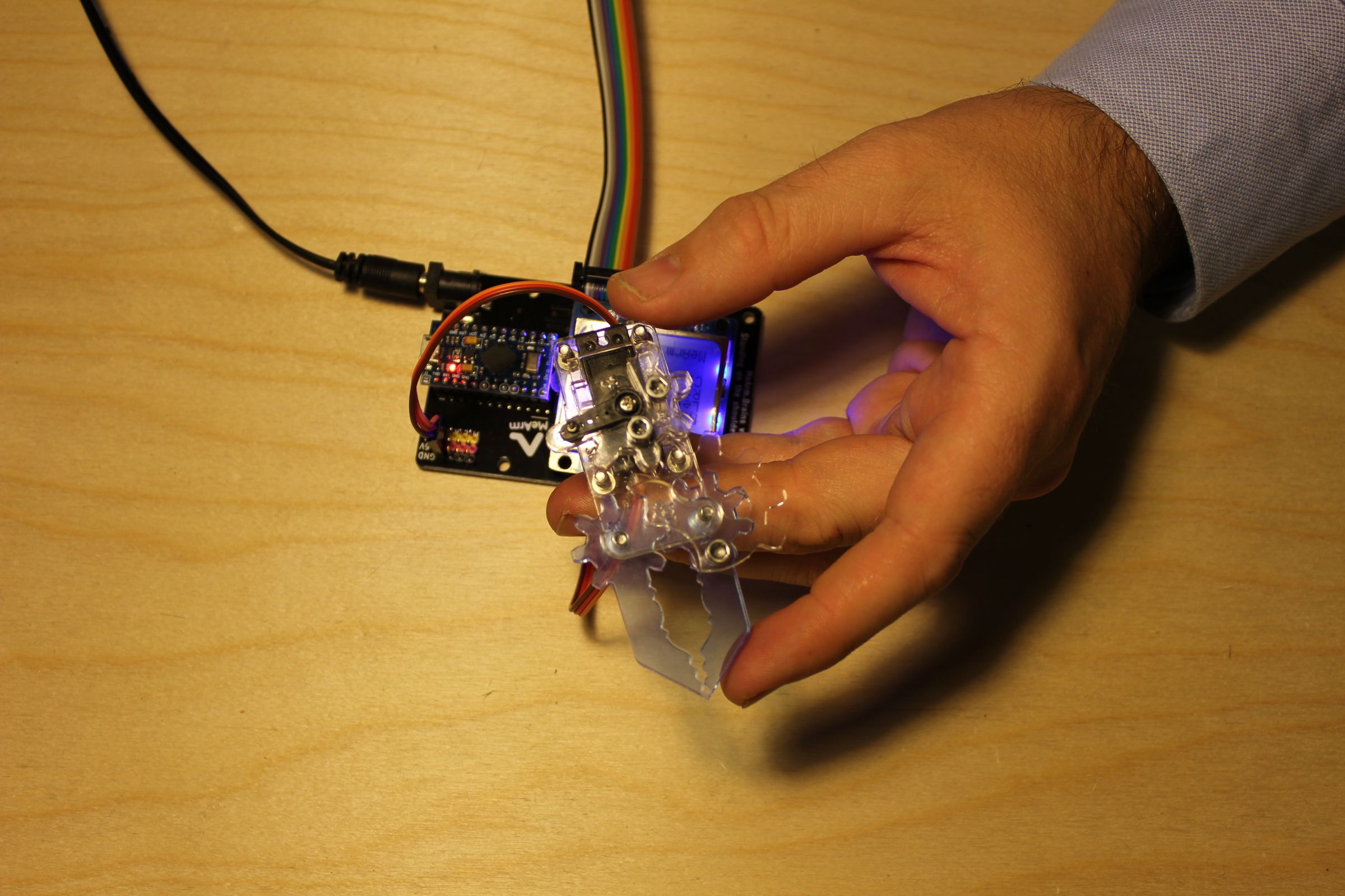 MeArm V1.1 - Tiny Open Source Robot Arm - Arduino, Raspberry Pi, Micro:bit Compatible : 18 Steps ...