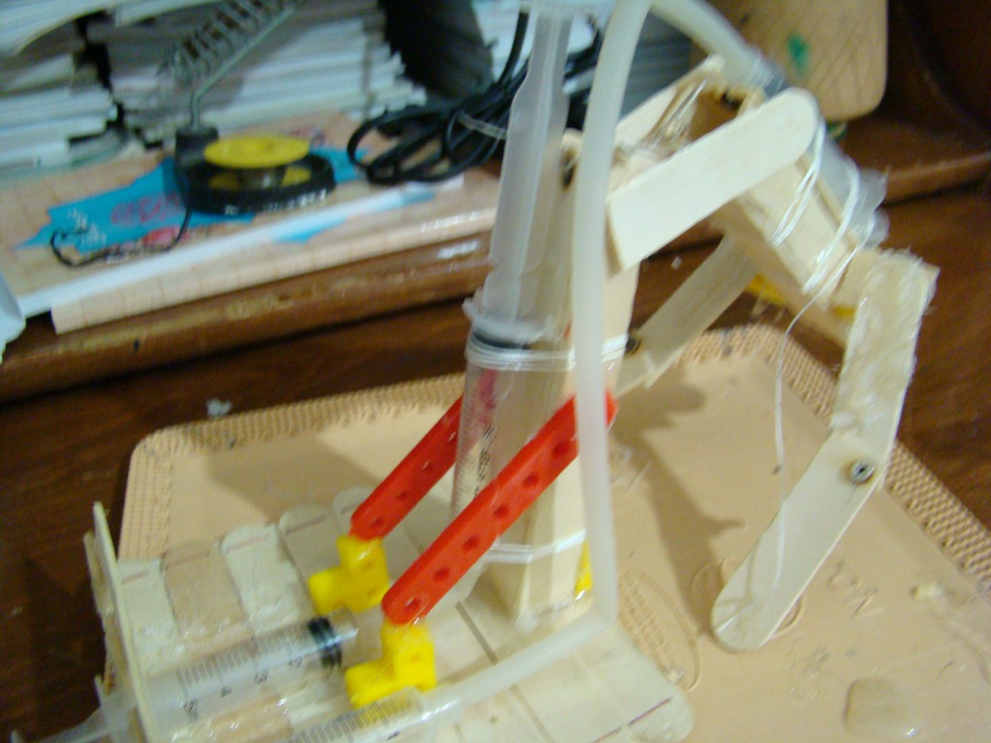 Simple Hydraulic Arm : 9 Steps - Instructables