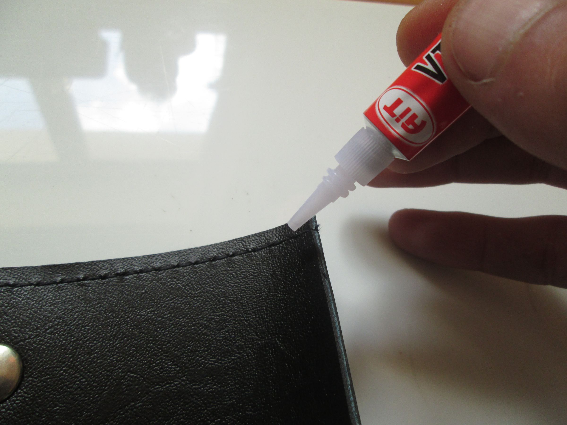 Make Handcuffs From a Suitcase : 5 Steps (with Pictures) - Instructables