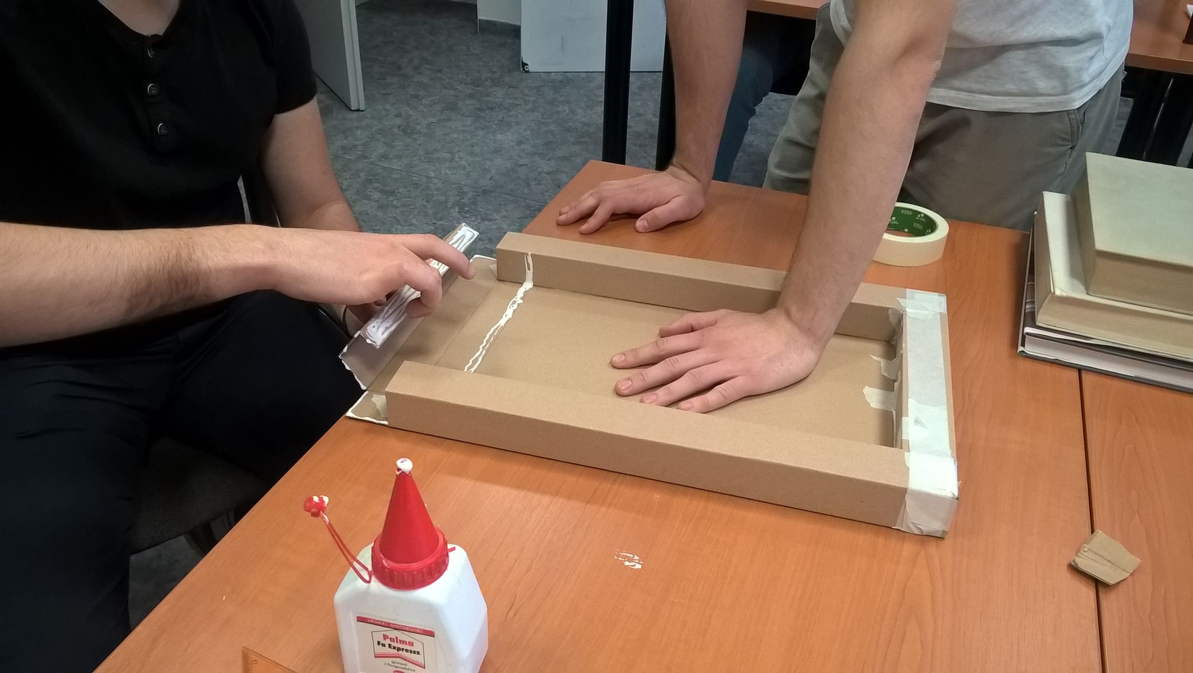 Cardboard Laptop Desk : 9 Steps (with Pictures) - Instructables