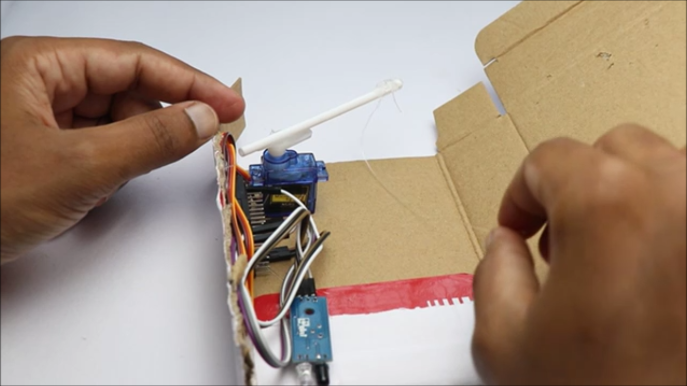 How to Make Spooky Box That Drops Spider for a Creepy Surprise : 8 ...
