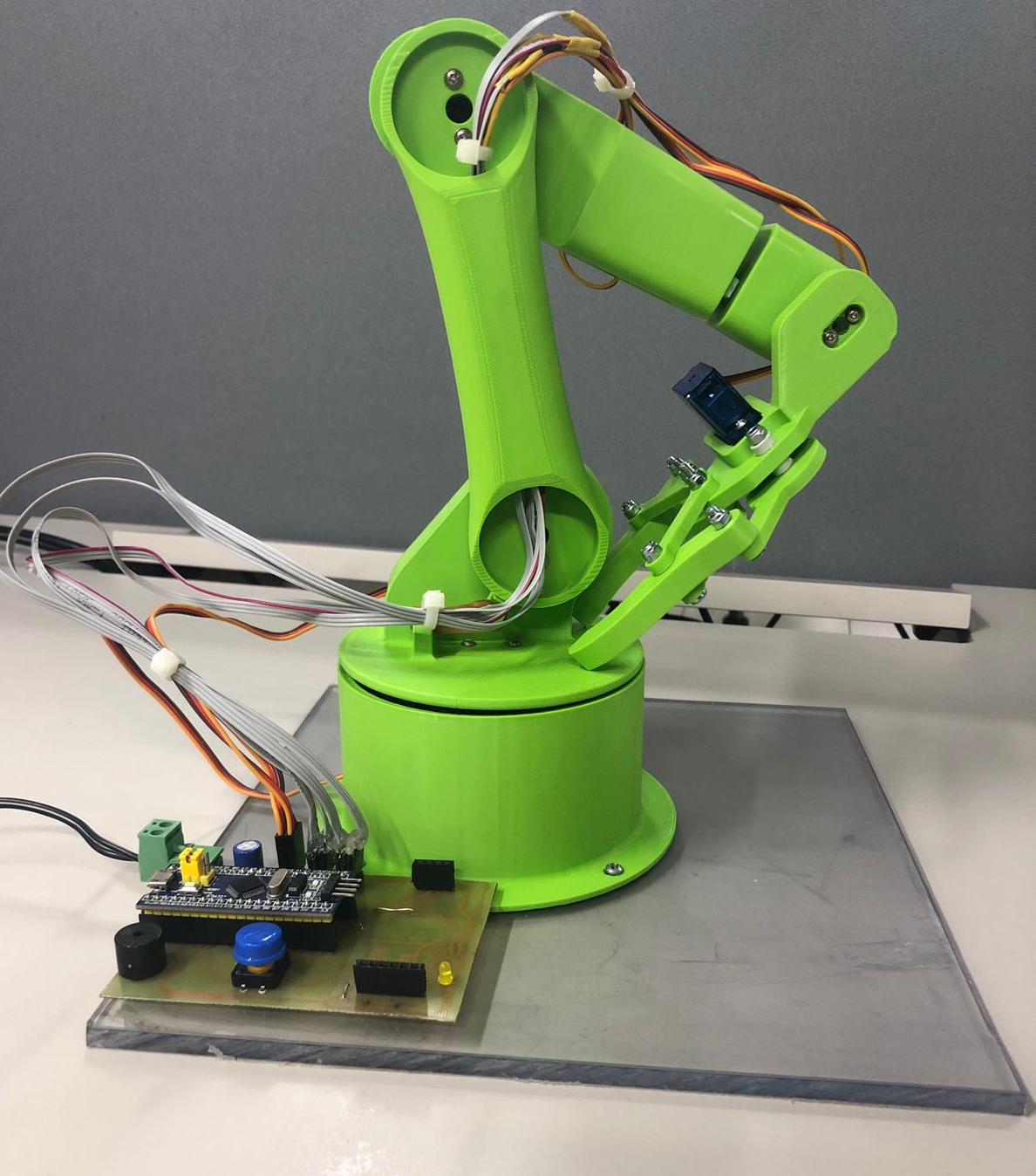 STM32 Robot Arm With Smartphone Control : 4 Steps - Instructables