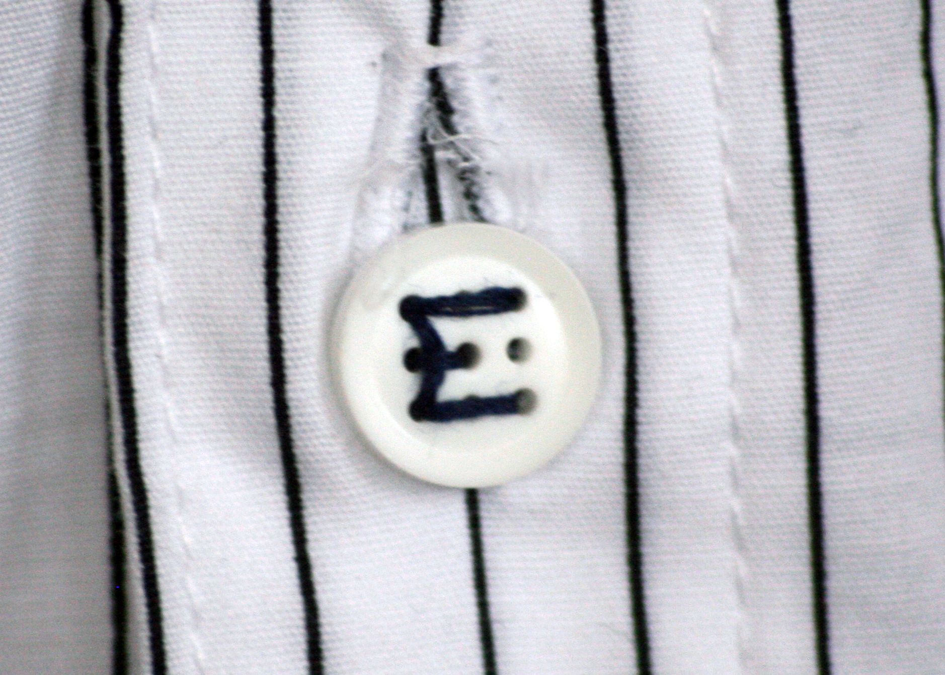 Custom Shirt With Nine-Hole Buttons (with Pictures) - Instructables