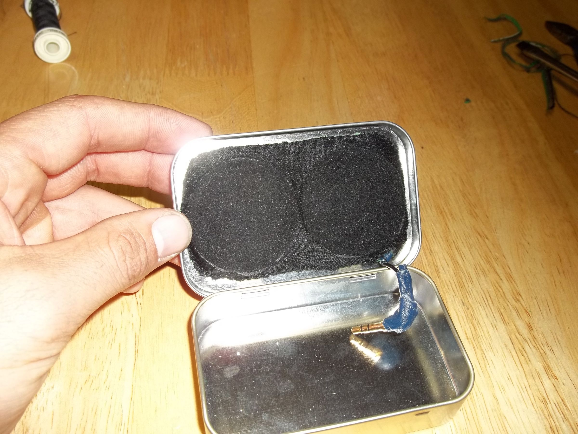 Altoid Ipod Speaker Case : 7 Steps - Instructables