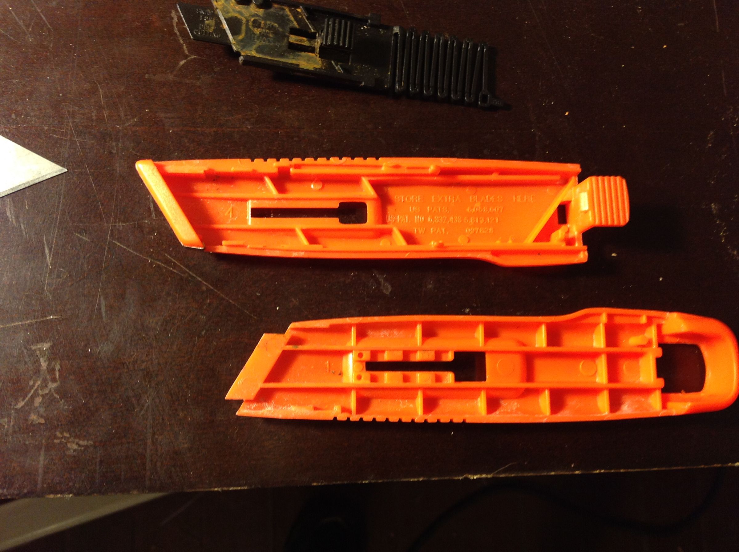 Blood Squirting Box Cutter Prop : 11 Steps (with Pictures) - Instructables