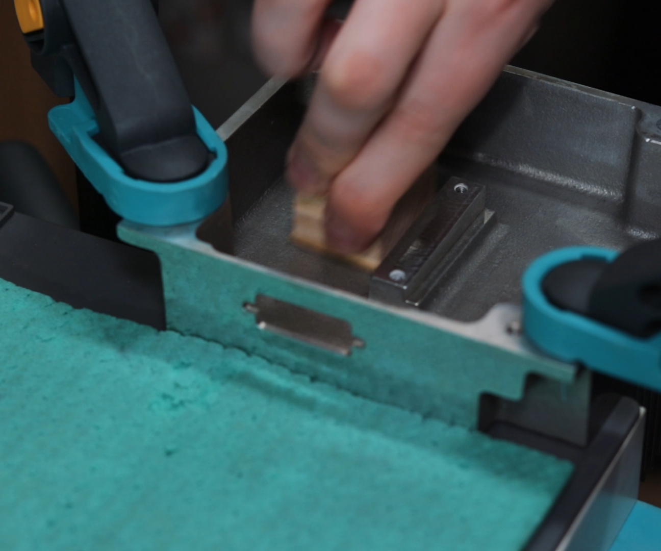 DIY FLOODLIGHT W/AC LEDs (+EFFICIENCY VS DC LEDs) : 21 Steps (with ...