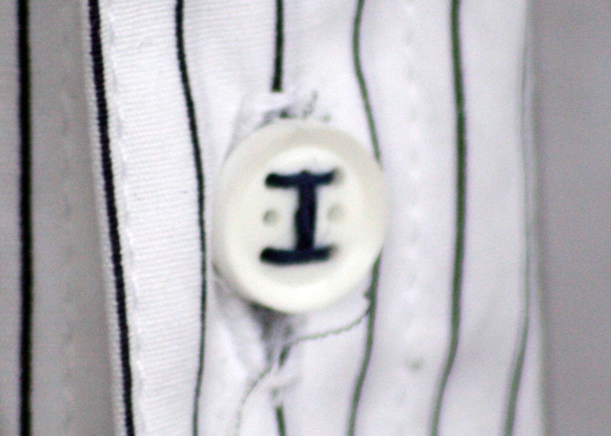 Custom Shirt With Nine-Hole Buttons (with Pictures) - Instructables