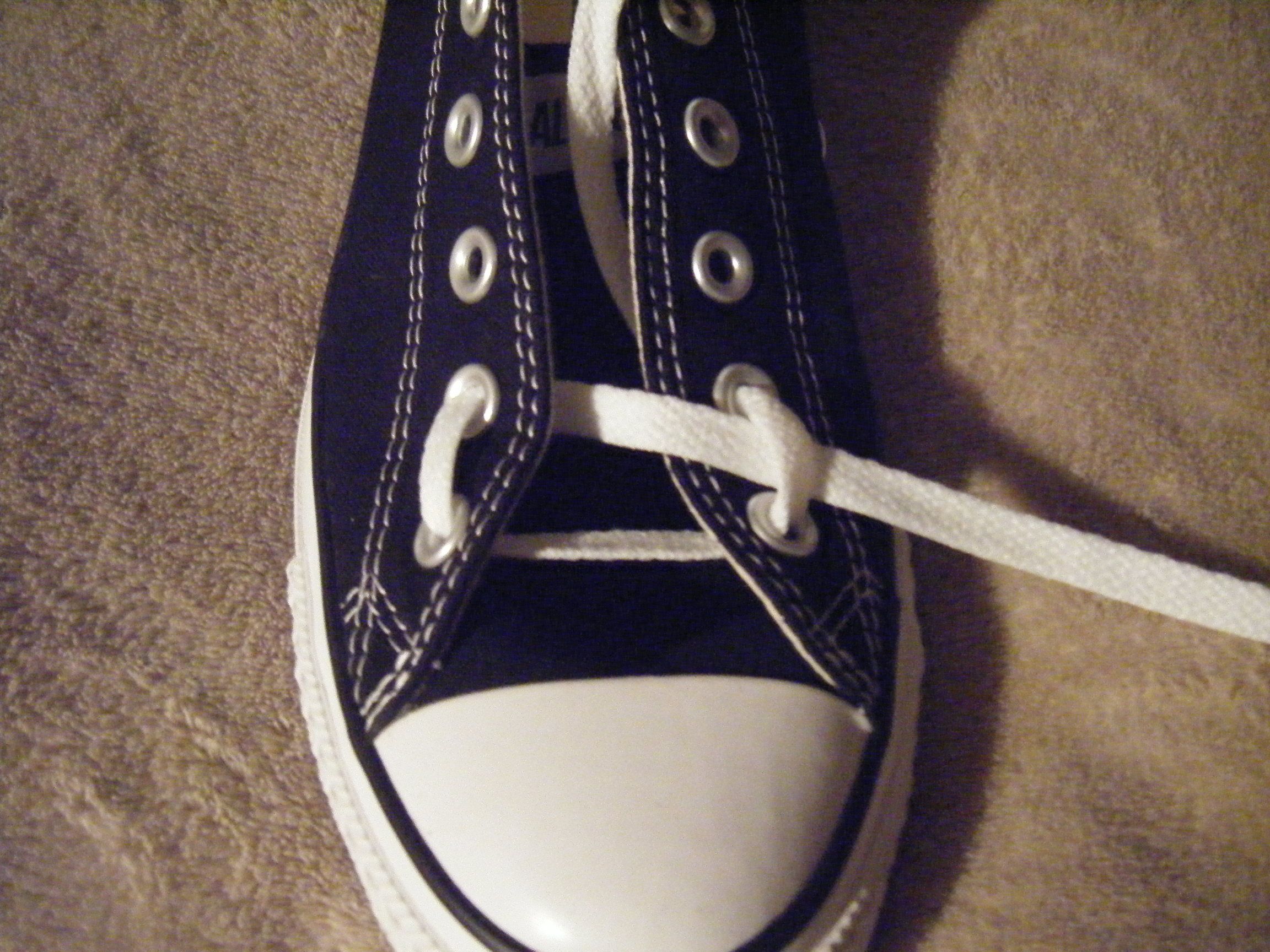 How to Ladder Lace Your Shoes : 7 Steps - Instructables