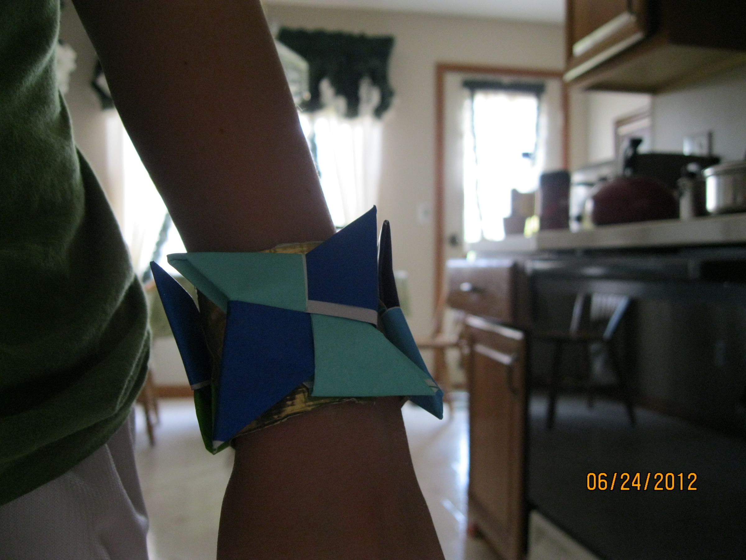 How to Make an Origami Ninja Star Bracelet : 5 Steps - Instructables