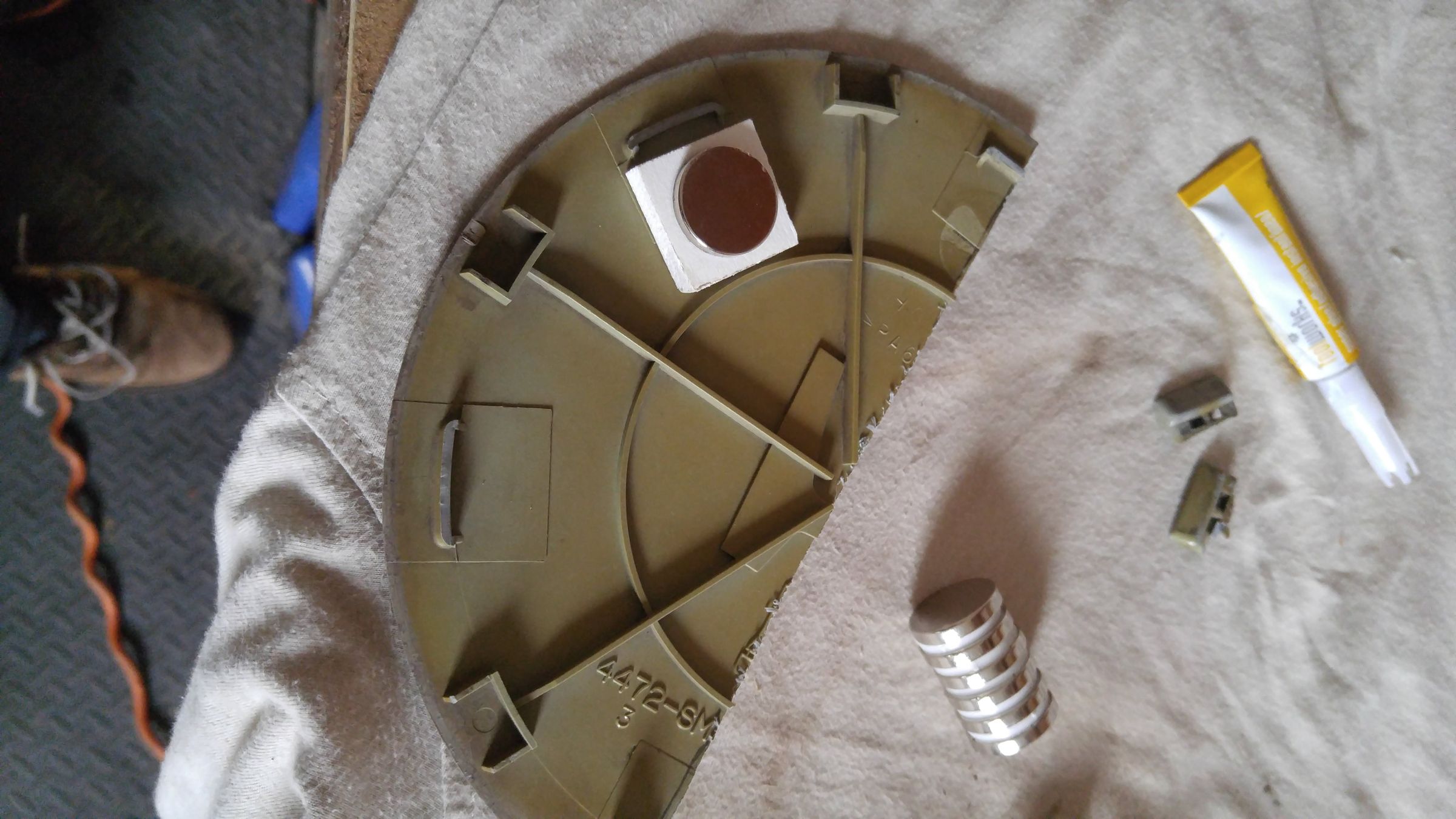 Fix Loose Wheel Center Caps : 5 Steps (with Pictures) - Instructables