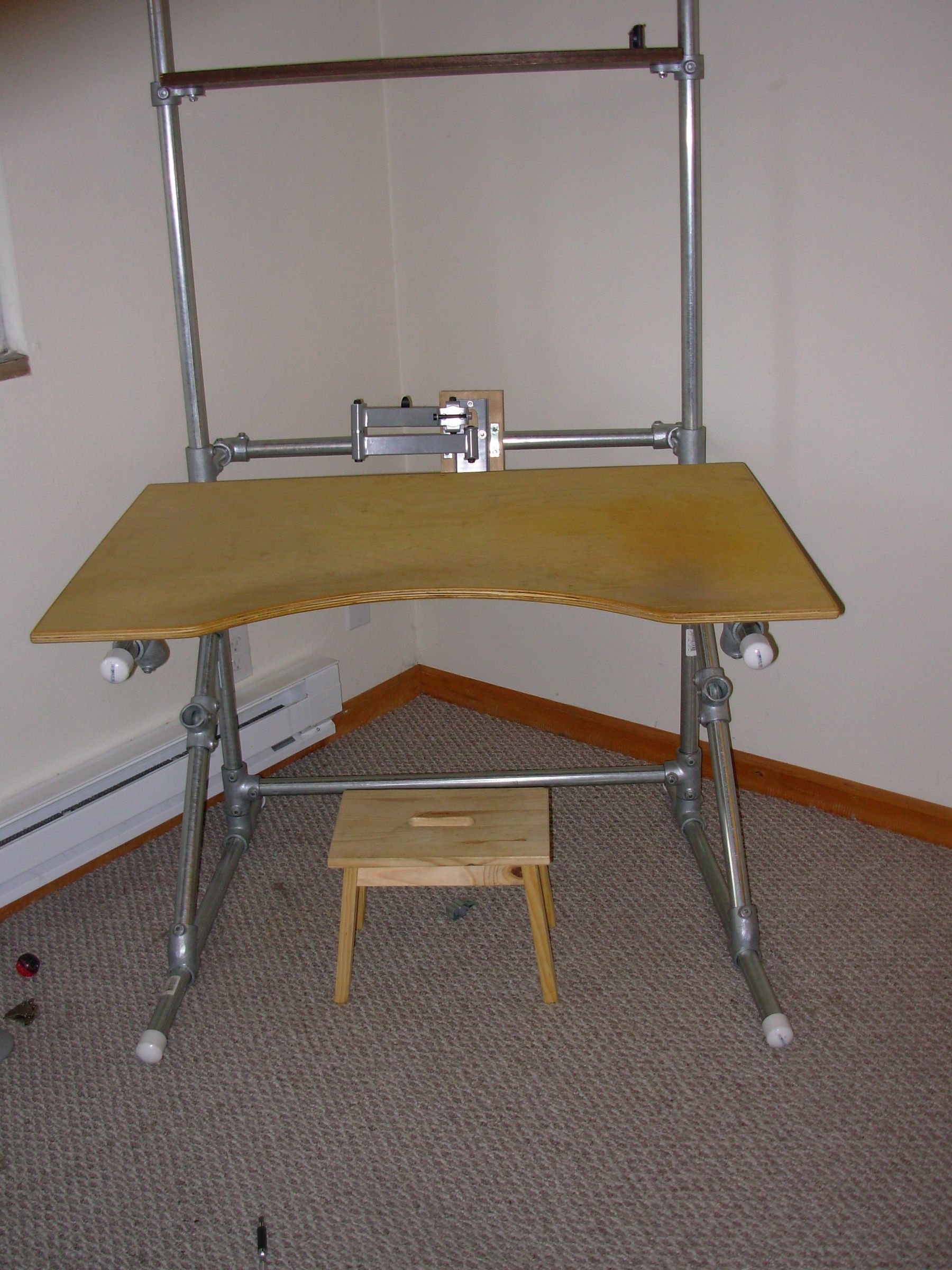 Kee Klamp Desk : 8 Steps - Instructables